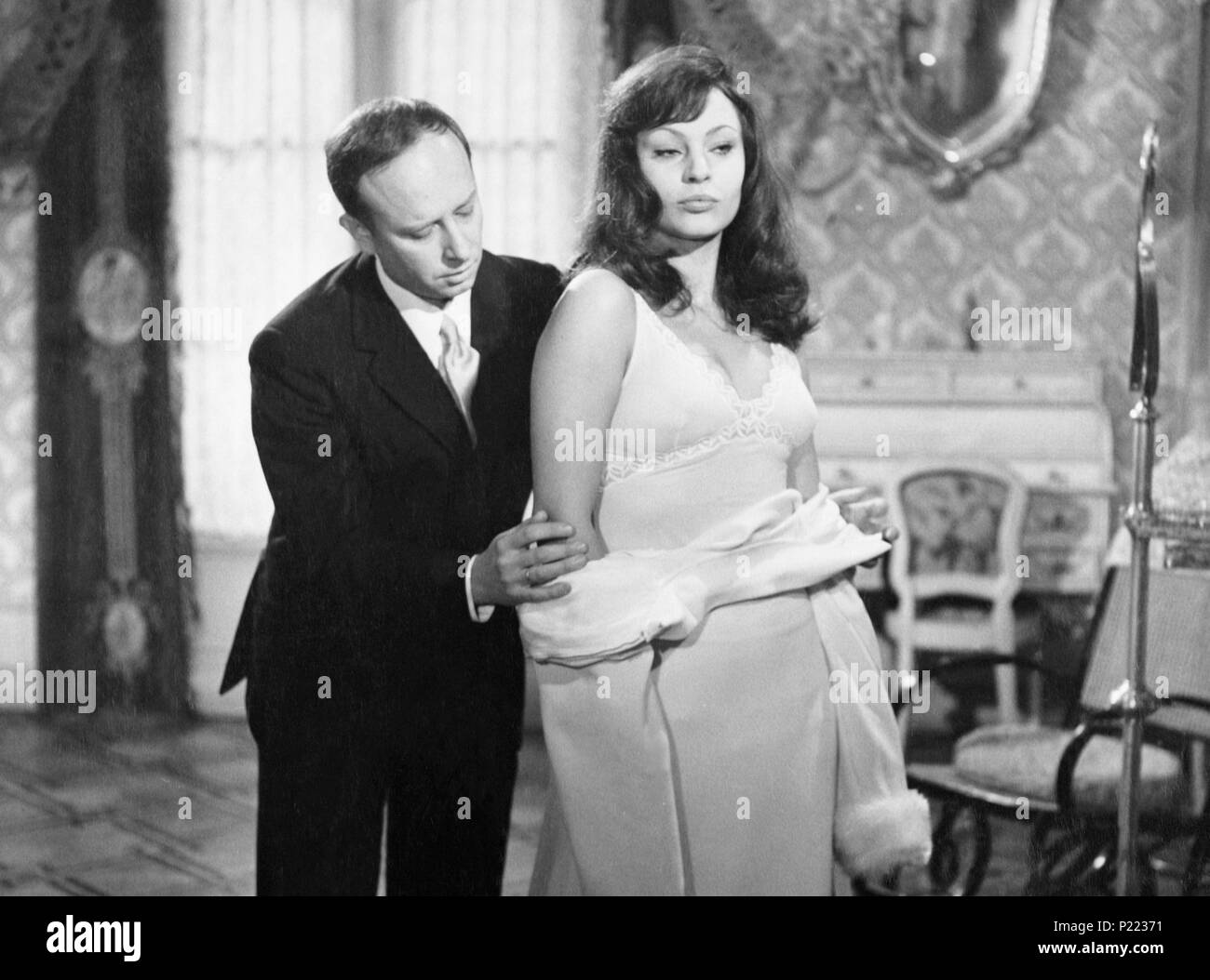 Original Film Title: POLVO ERES.. .. English Title: POLVO ERES.. .. Film Director: VICENTE ...