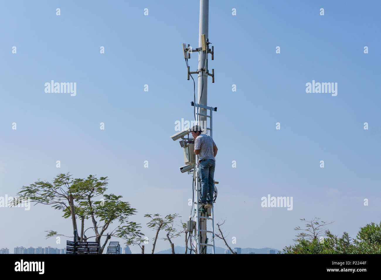 Cell tower repair hi-res stock photography and images - Alamy