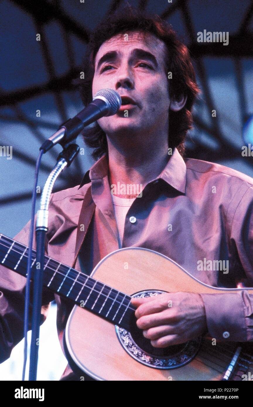 Joan Manuel Serrat, 1984 Stock Photo - Alamy