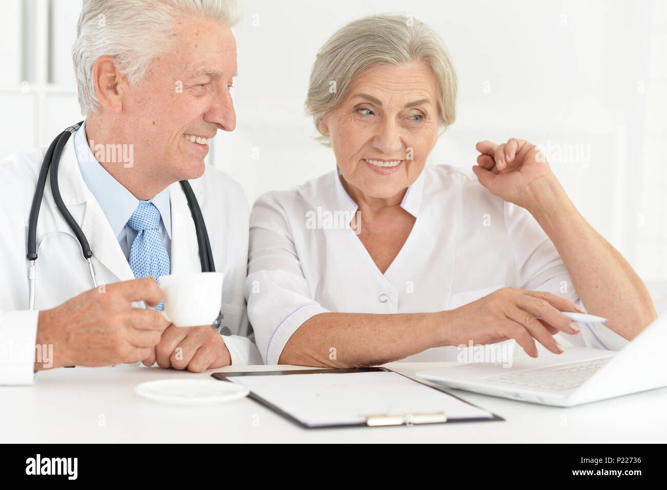 Senior doctor with a elderly patient Stock Photo - Alamy