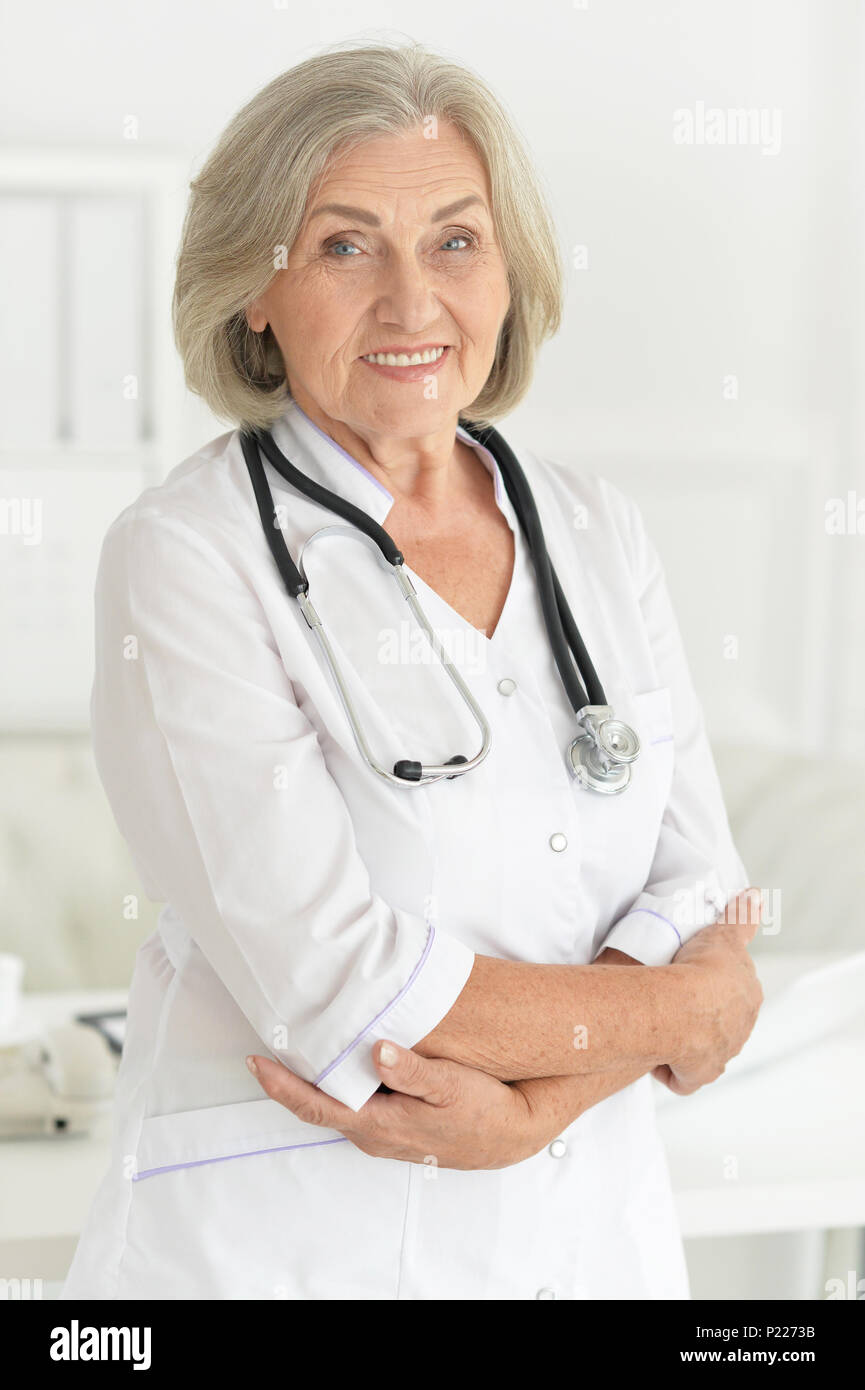 senior female doctor Stock Photo - Alamy