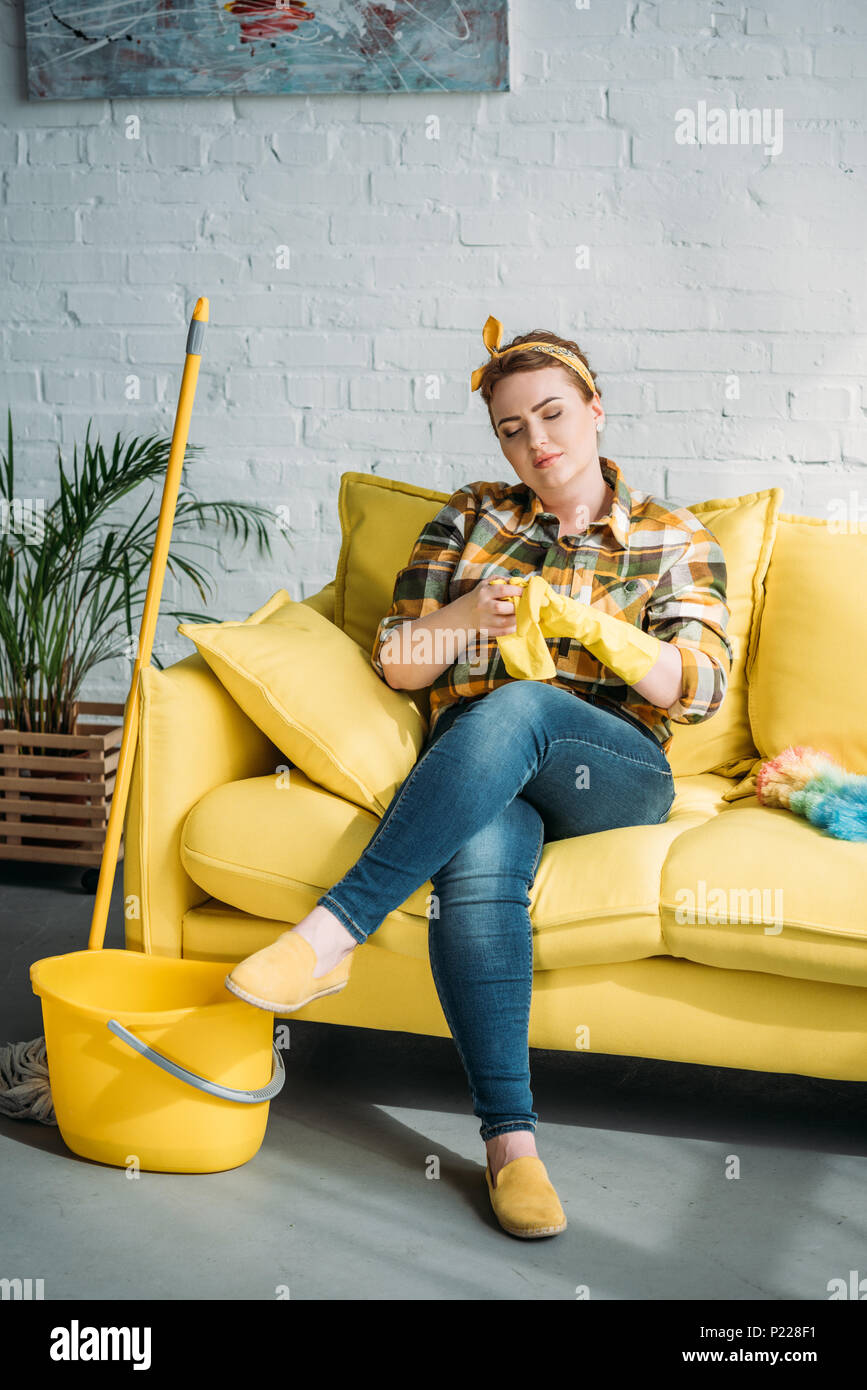Female wearing yellow rubber gloves hi-res stock photography and images ...