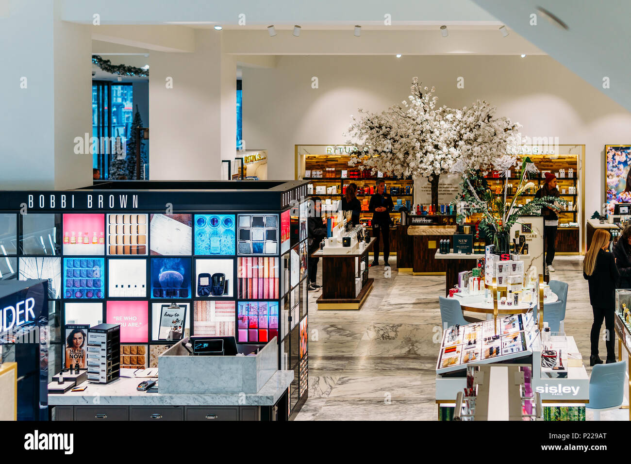 Duty free shop netherlands hi-res stock photography and images - Alamy