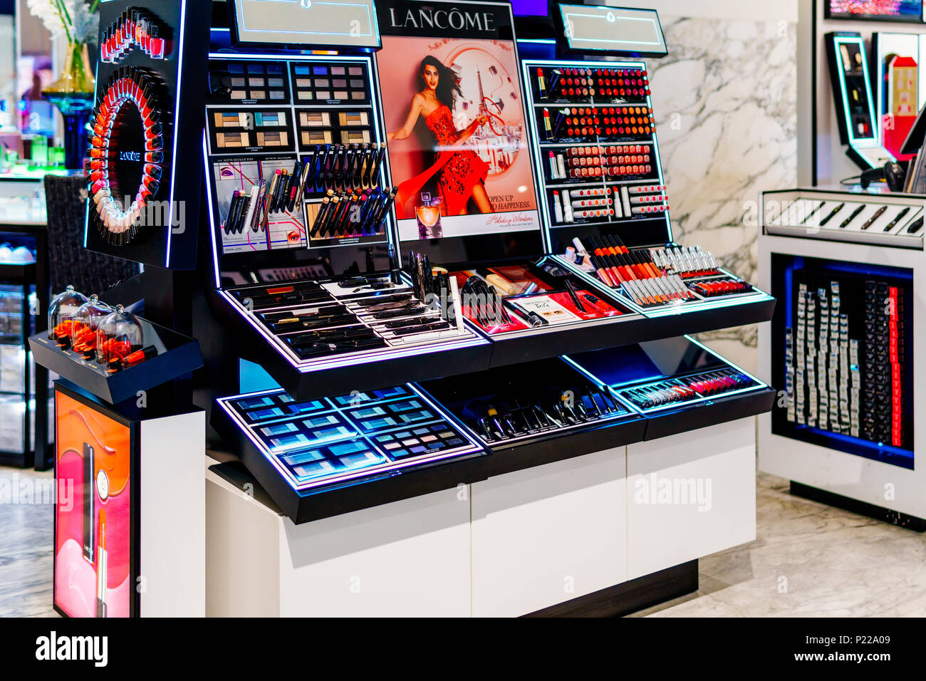Duty free shop netherlands hi-res stock photography and images - Alamy