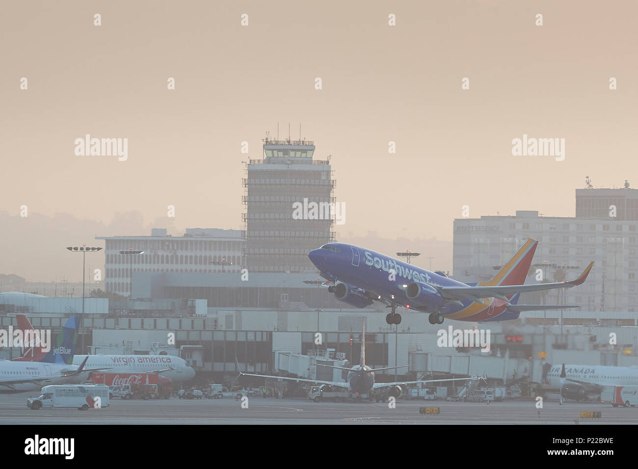 Southwest Airlines Boeing 737-700 Passenger Jet Taking Off From Los ...