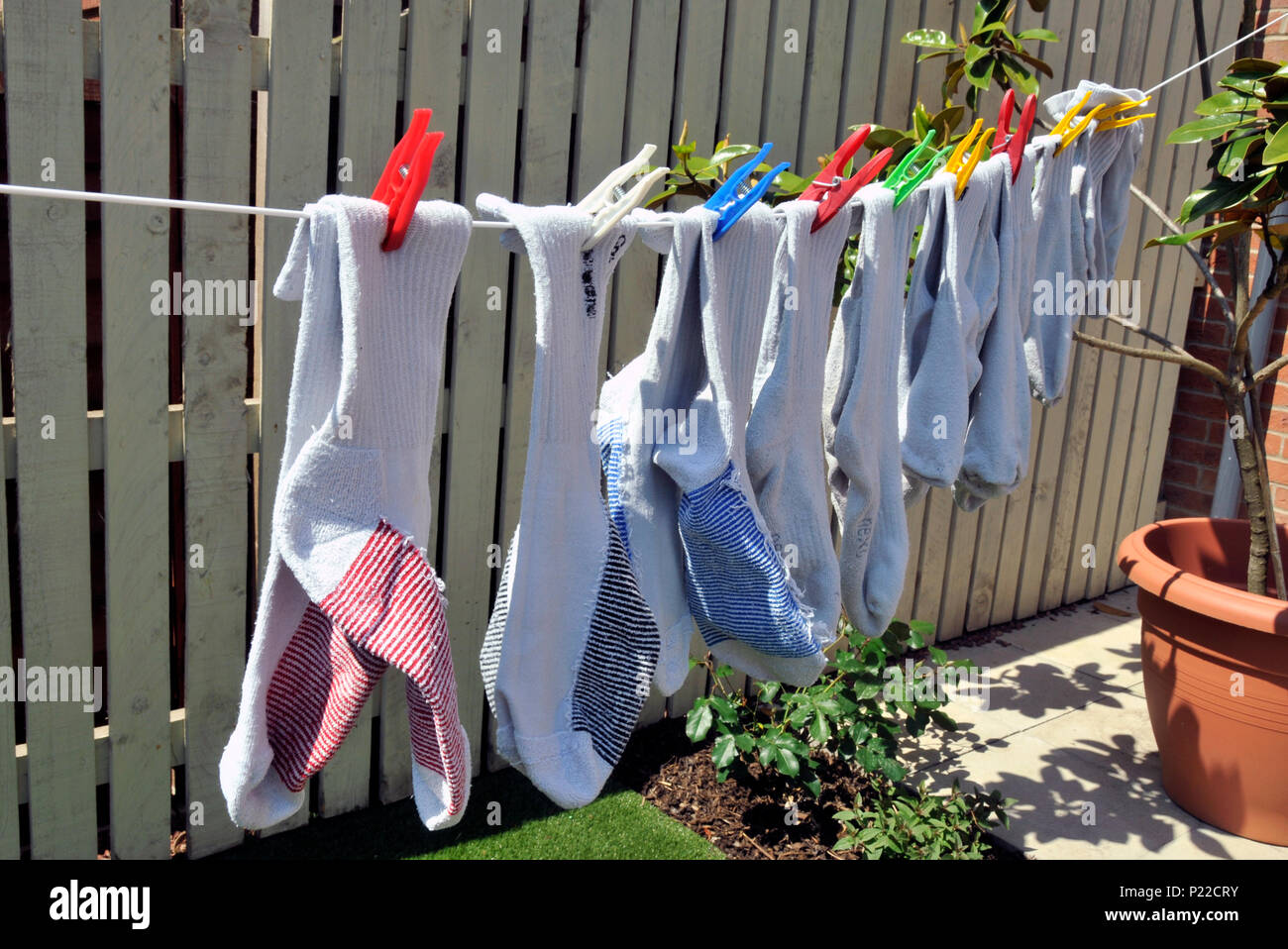 Windy day washing line hi-res stock photography and images - Alamy