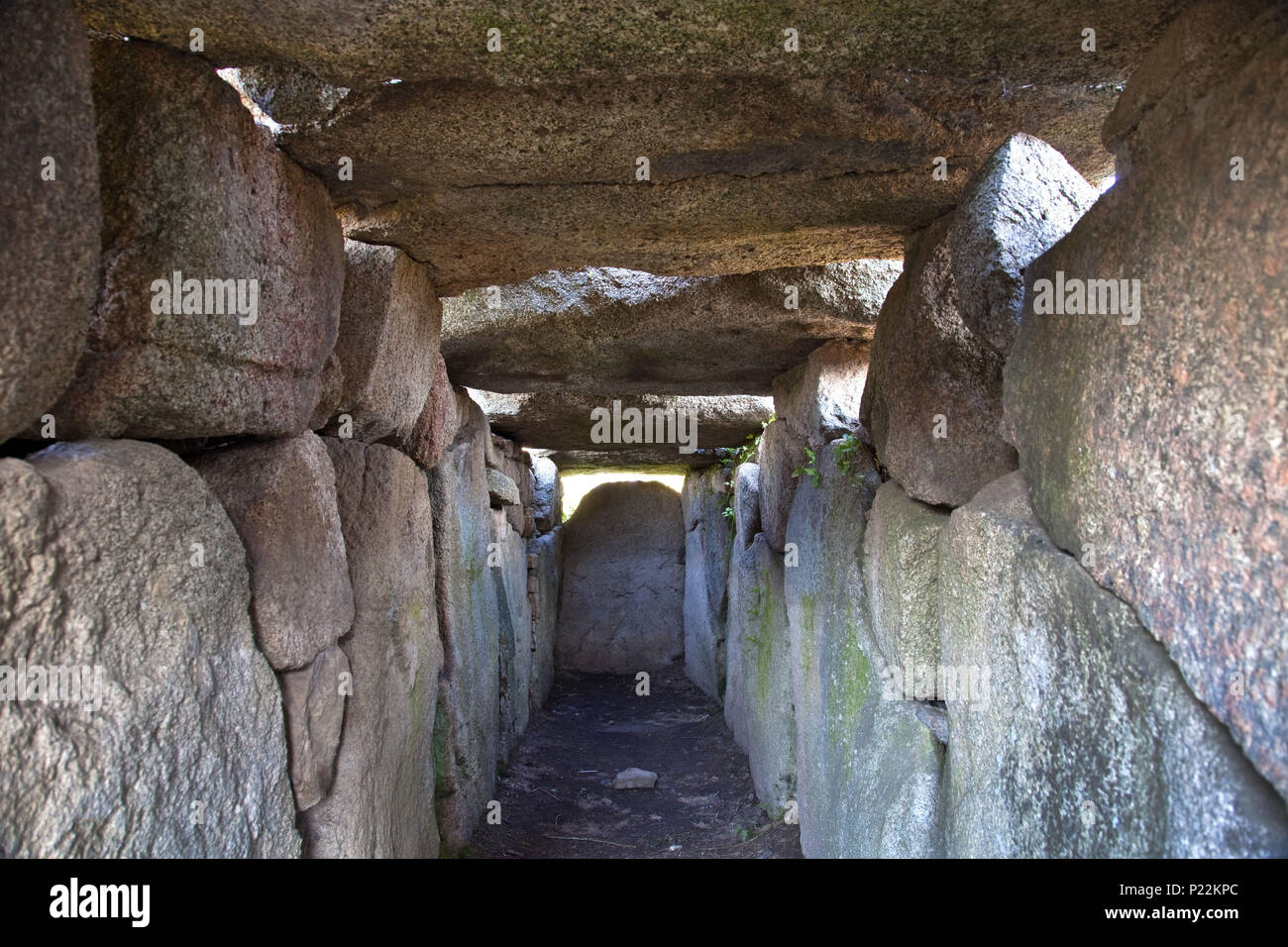 Giants tomb hi-res stock photography and images - Alamy