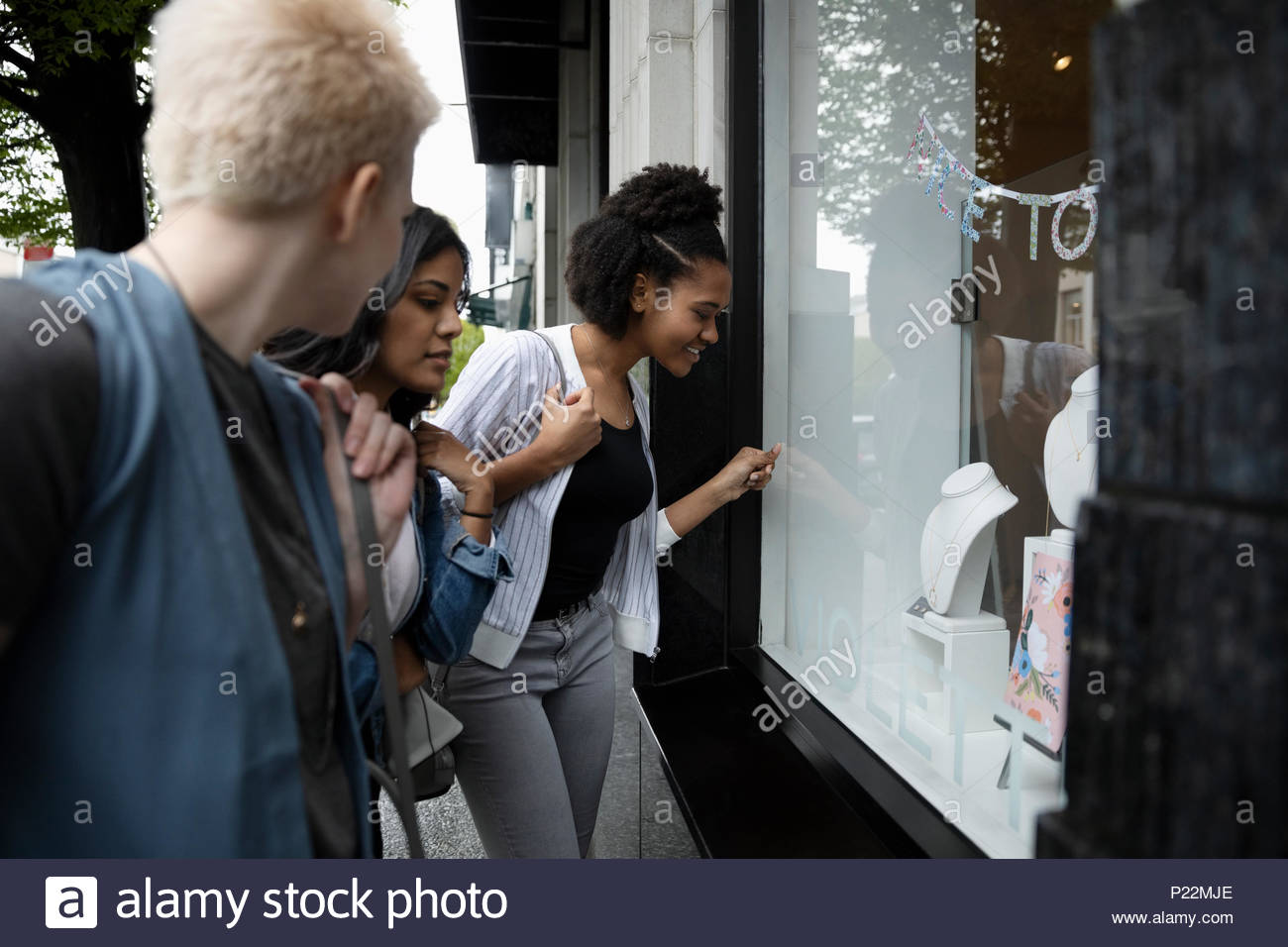 Women browsing jewelry in display hi-res stock photography and images ...