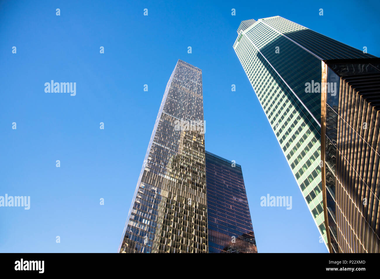 Skyscraper perspective hi-res stock photography and images - Alamy