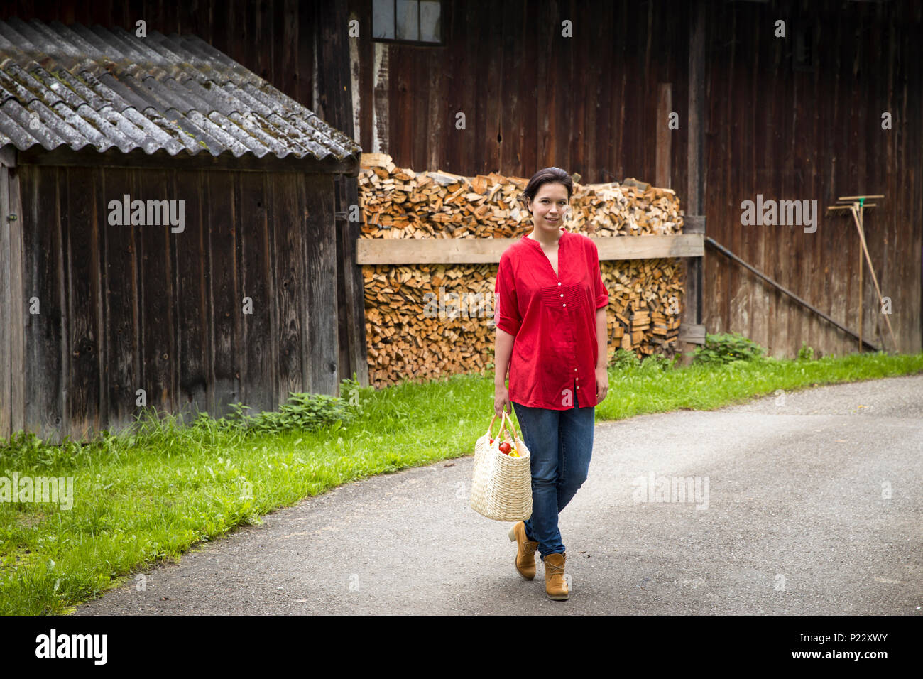 Countryside girl hi-res stock photography and images - Alamy