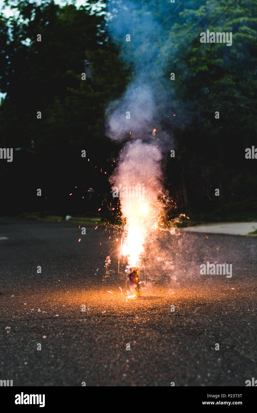 Exploding cake hi-res stock photography and images - Alamy