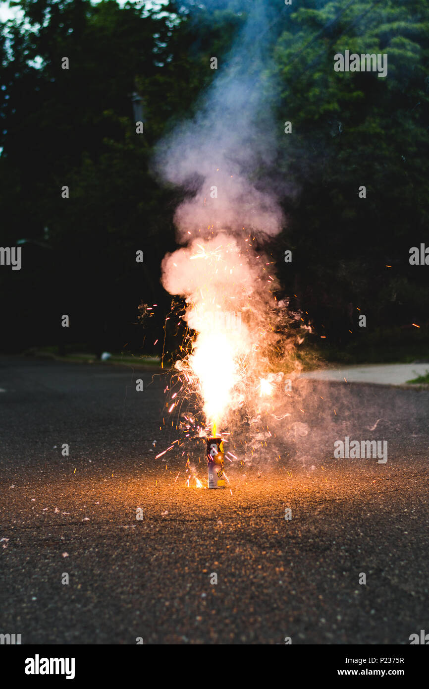 Exploding cake hi-res stock photography and images - Alamy