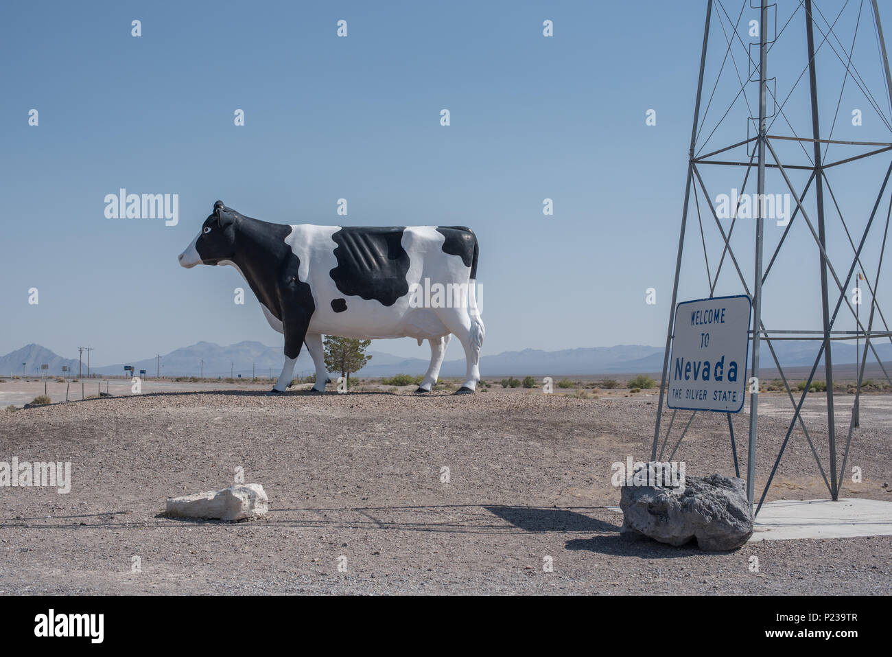 Giant cow in Amargosa Valley at the welcome to Nevada sign, NV, USA ...