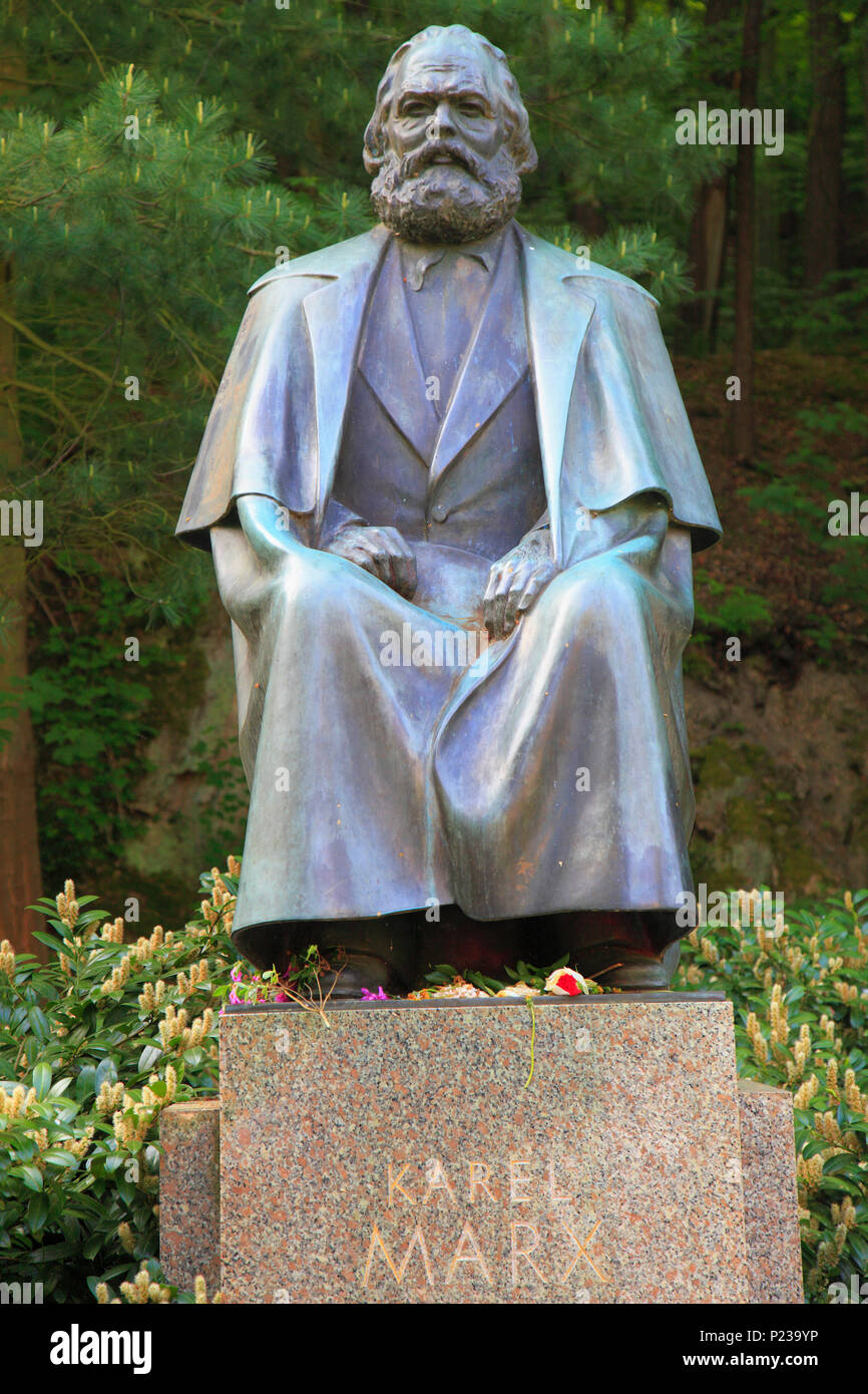 Karl marx statue hi-res stock photography and images - Alamy