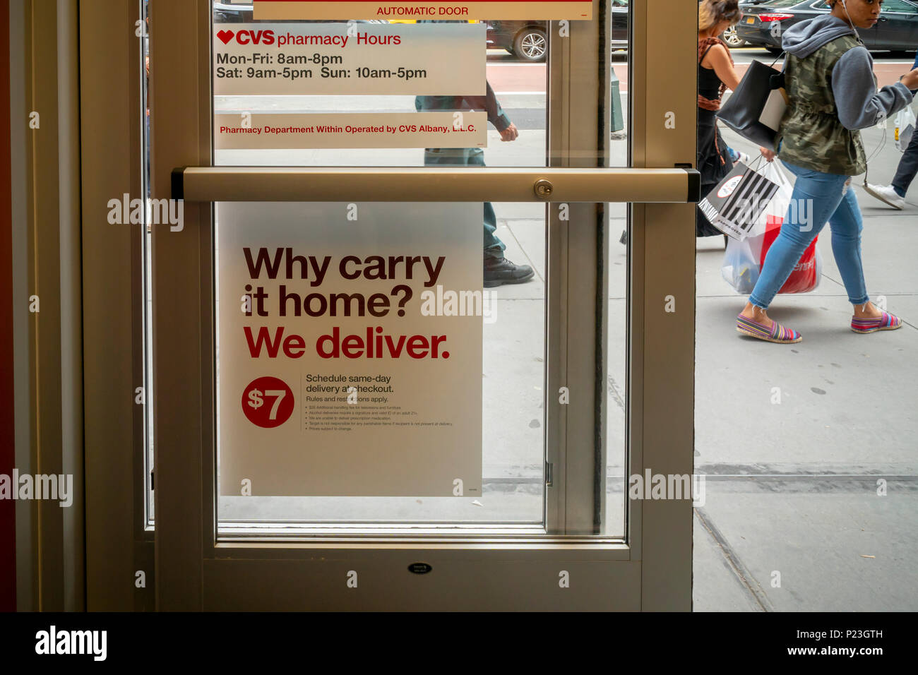 Shipt logo hi-res stock photography and images - Alamy