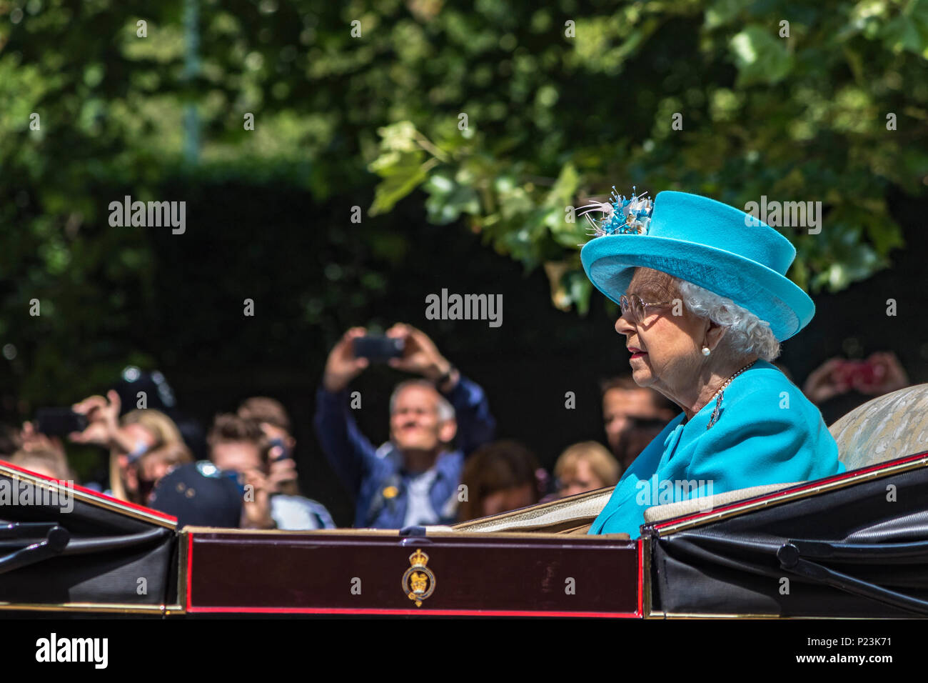 Queen elizabeth alone hi-res stock photography and images - Alamy