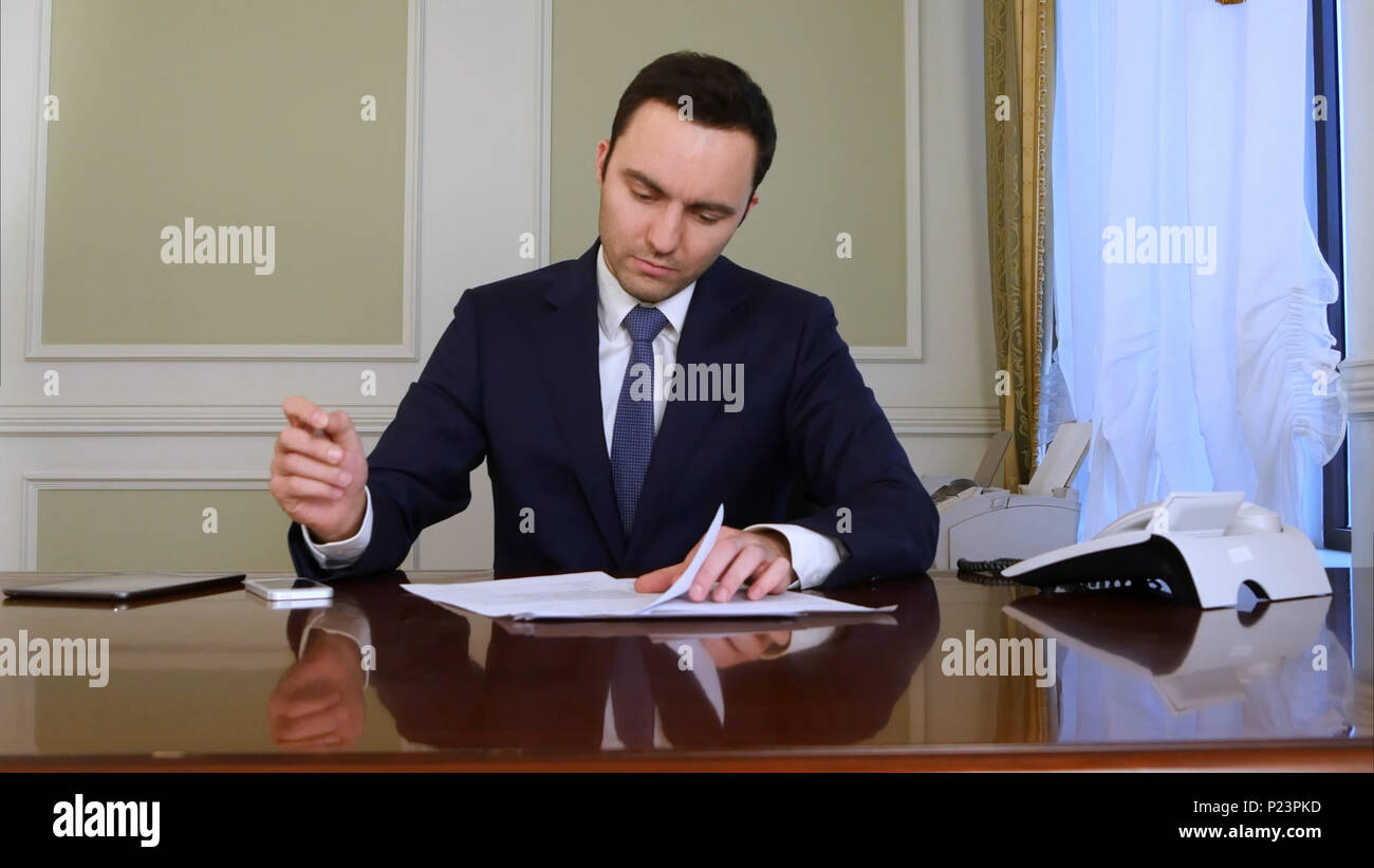 4k fountain hi-res stock photography and images - Alamy