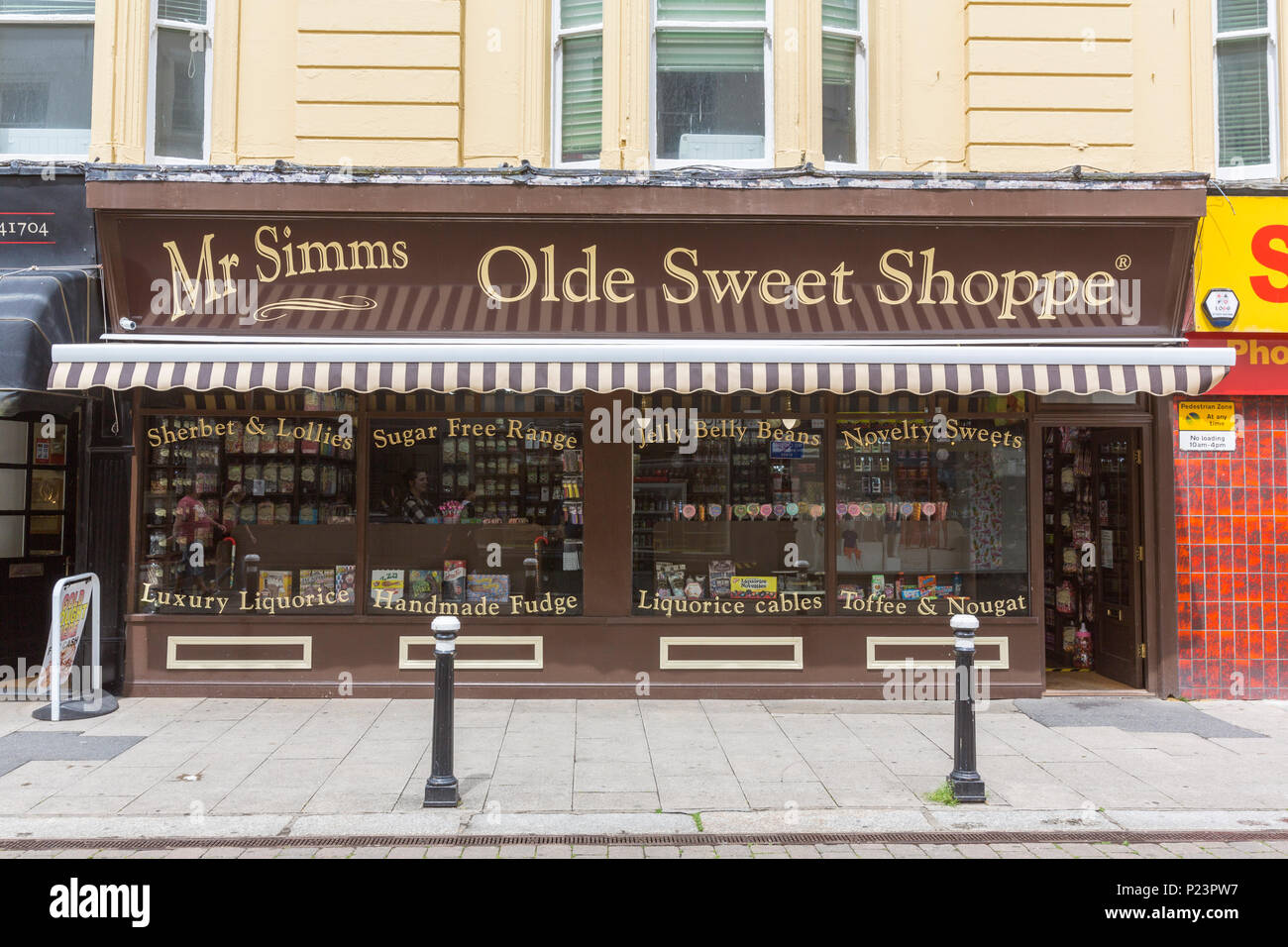 Olde sweet shoppe hi-res stock photography and images - Alamy