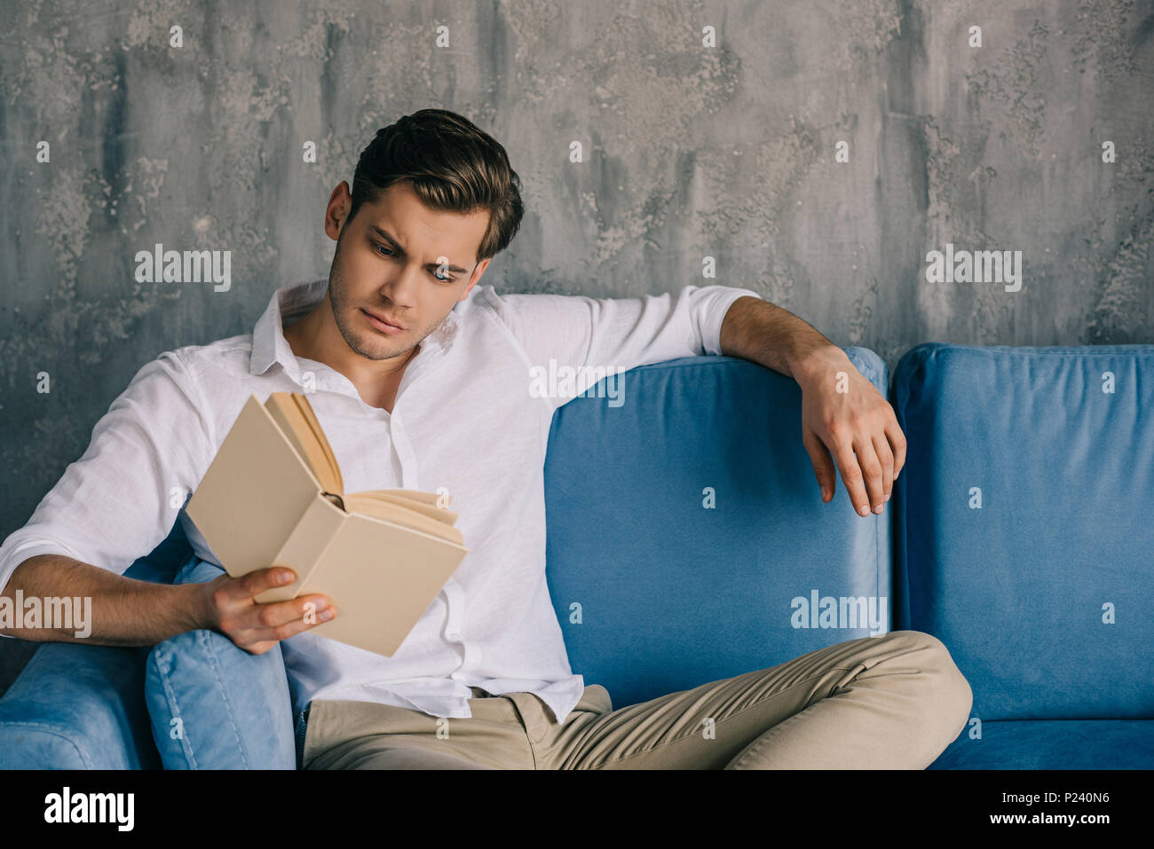 Man sitting reading book hi-res stock photography and images - Alamy