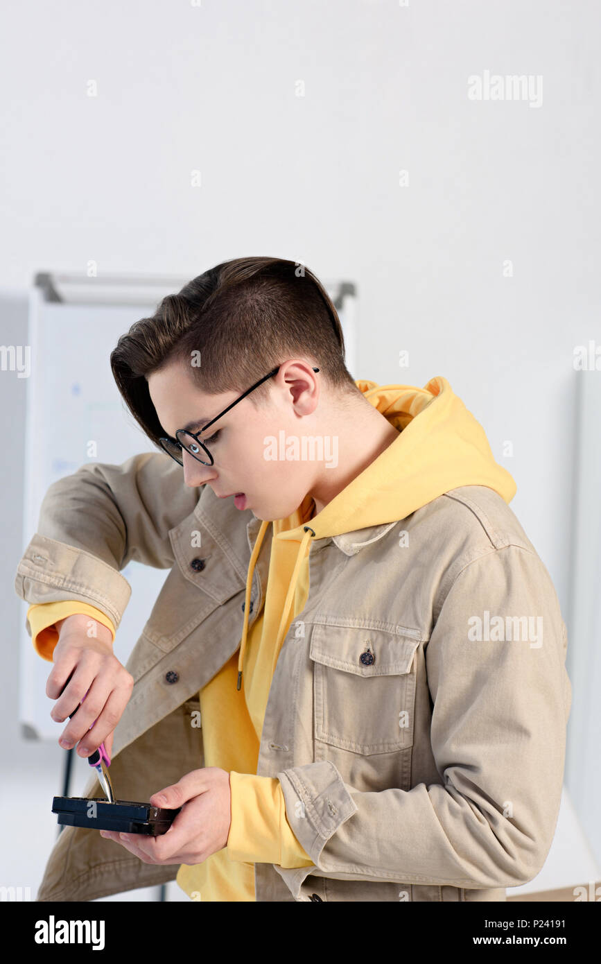 Boy fixing hi-res stock photography and images - Alamy