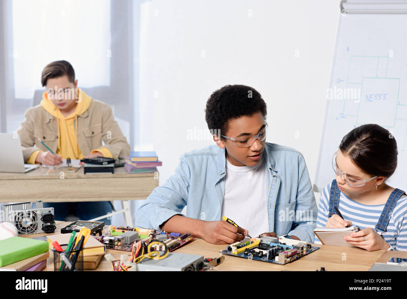 Fixing computer african hi-res stock photography and images - Alamy