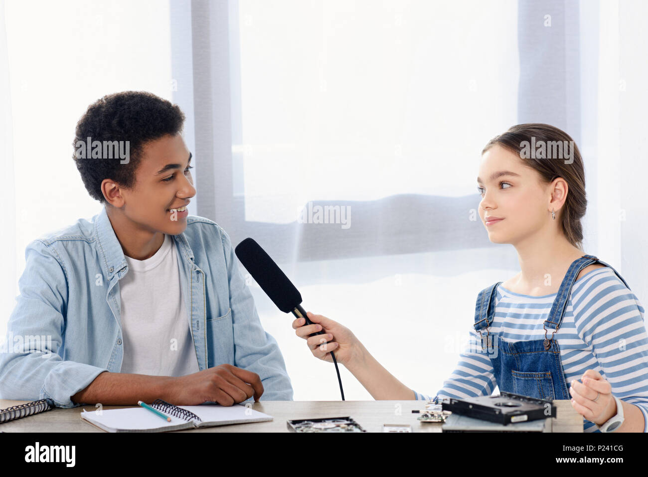 Teen interview friends hi-res stock photography and images - Alamy