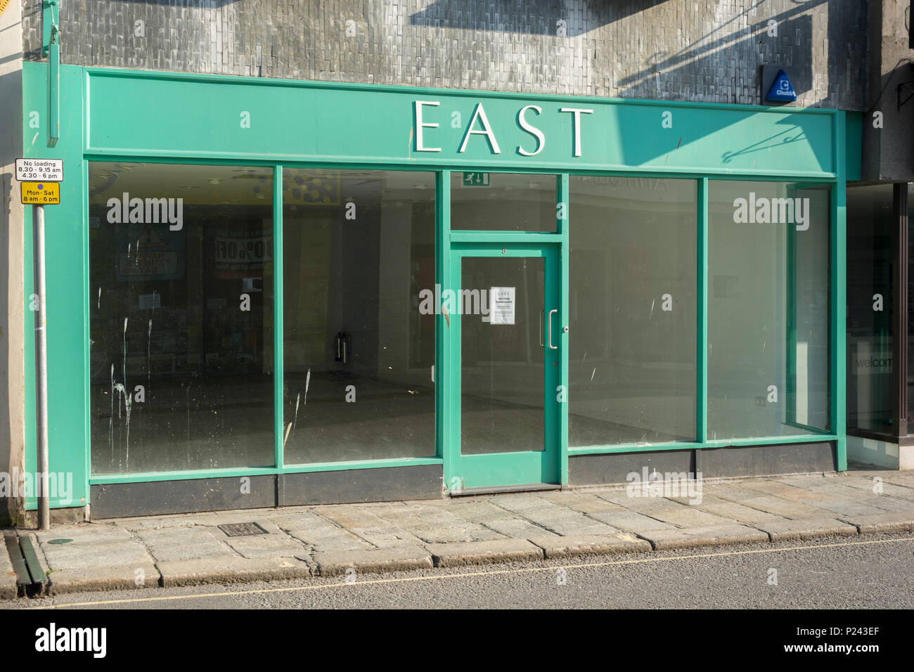 Empty vacant shop front in Truro, Cornwall. Metaphor Death of the High ...