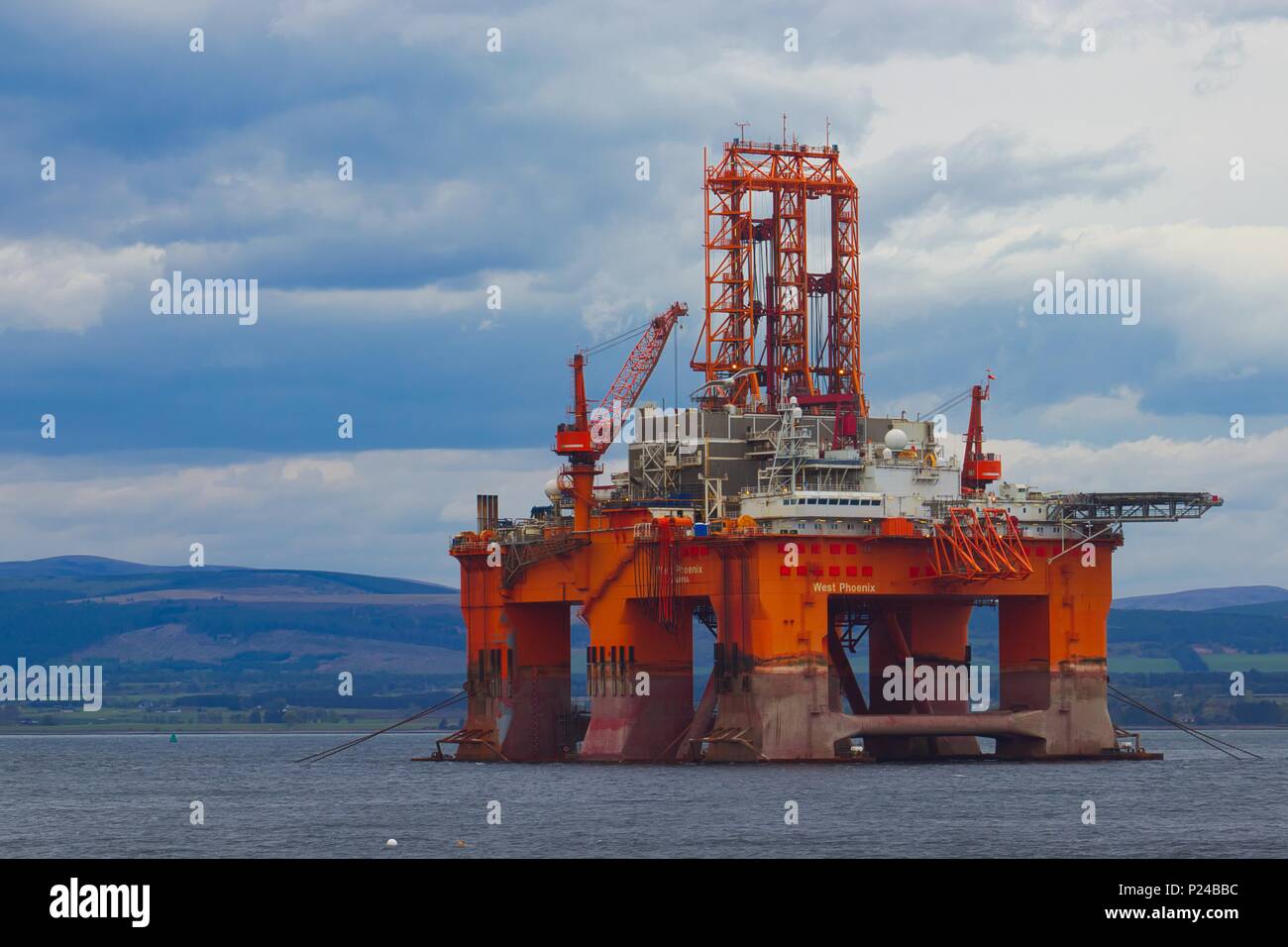 Oil rig north sea oil rig scotland hi-res stock photography and images ...