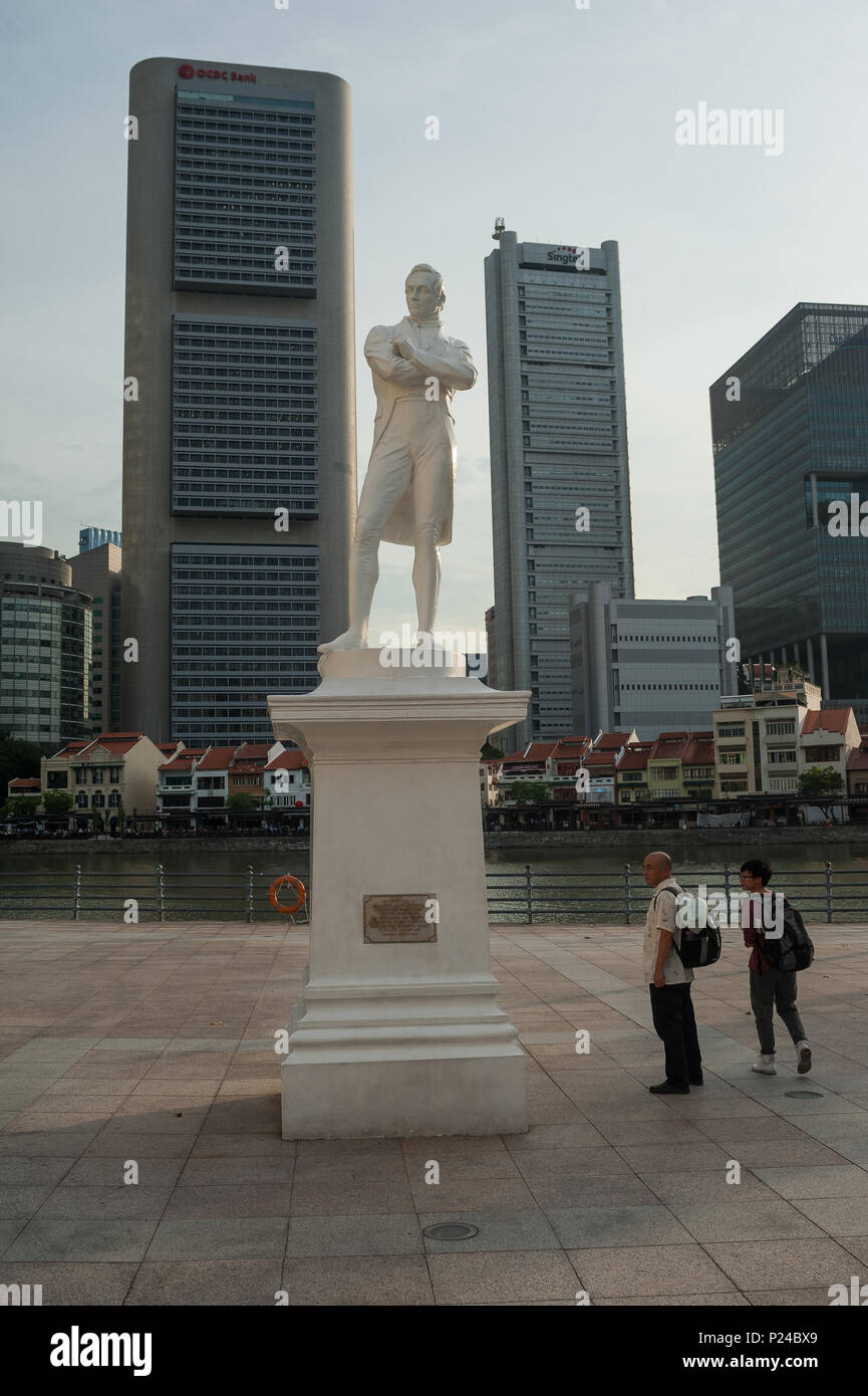 Raffles statue sir stamford raffles hi-res stock photography and images - Alamy
