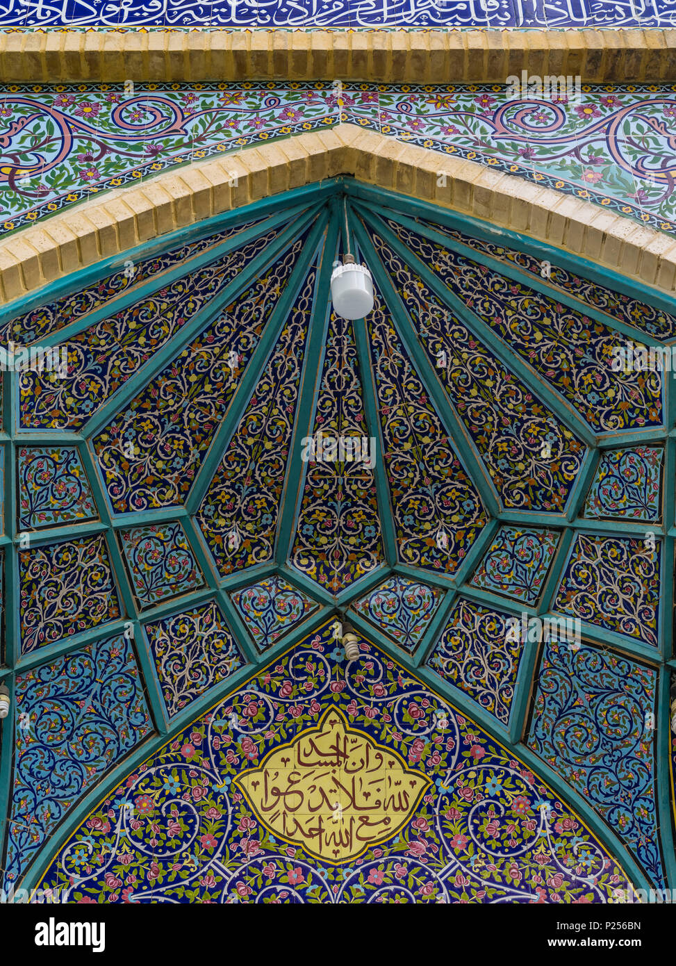 Arabic writing in mosque hi-res stock photography and images - Alamy