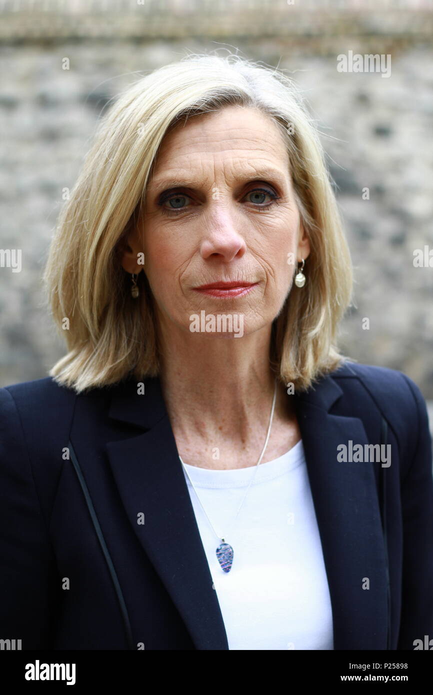 Carole Walker freelance Journalist and News television presenter ...