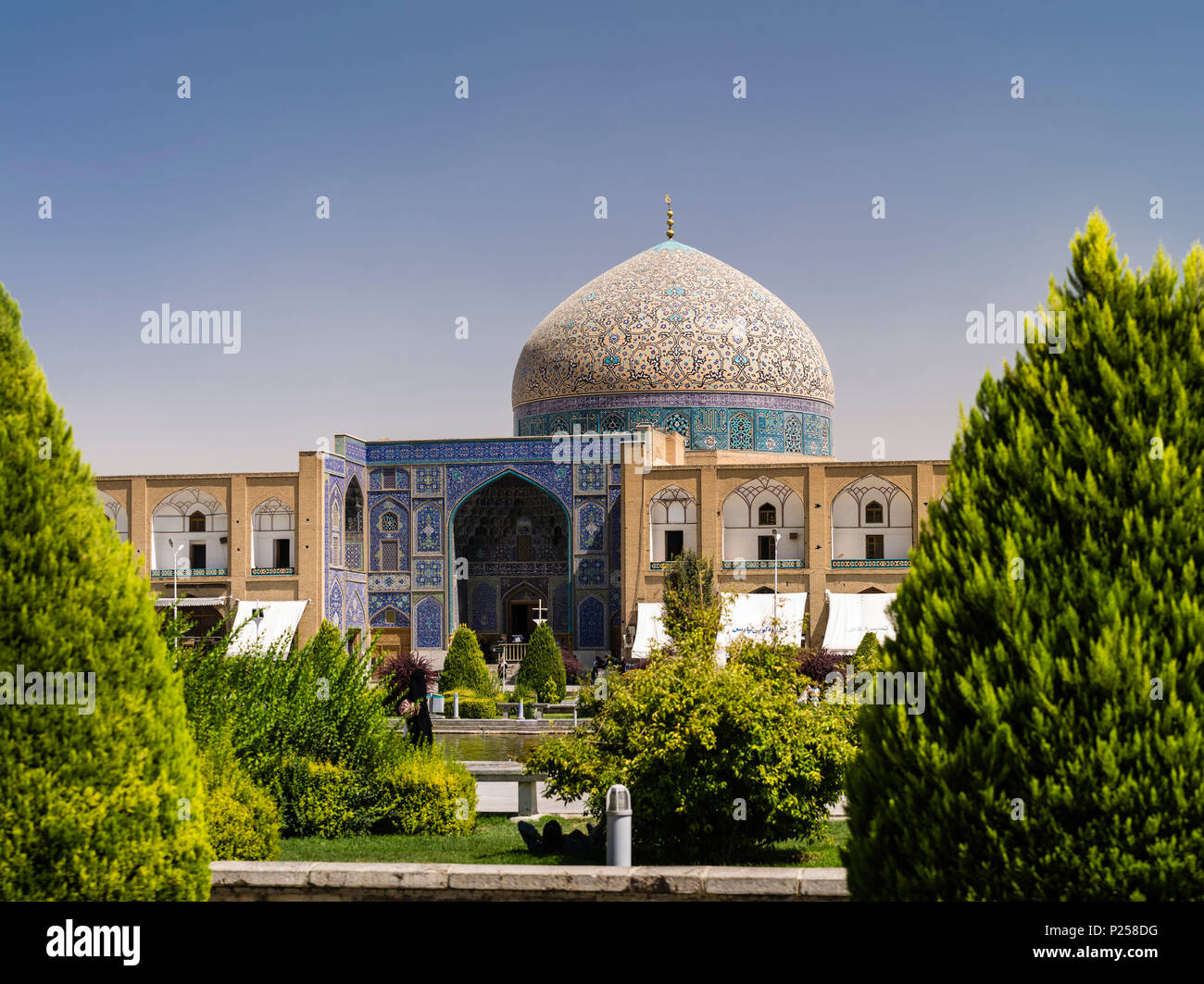 Sheikh Lotfollah Mosque in Isfahan Stock Photo - Alamy