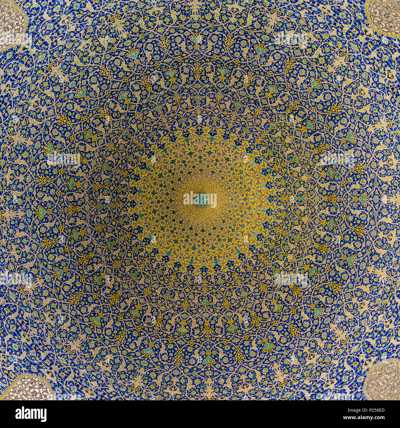 Ceiling vault in Imam Mosque in Isfahan Stock Photo - Alamy