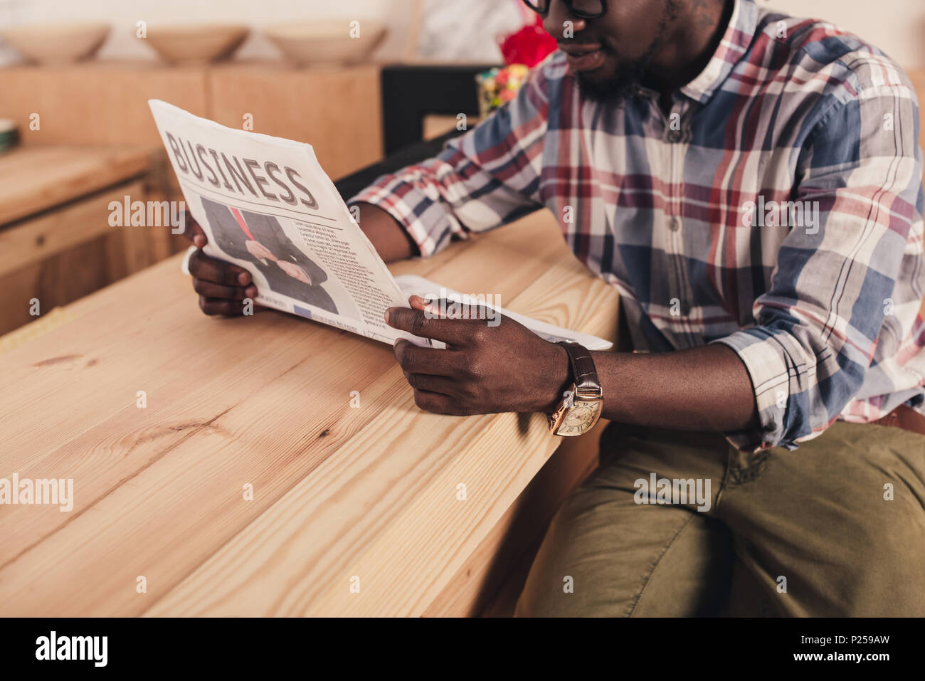 Newspaper shop counter hi-res stock photography and images - Alamy