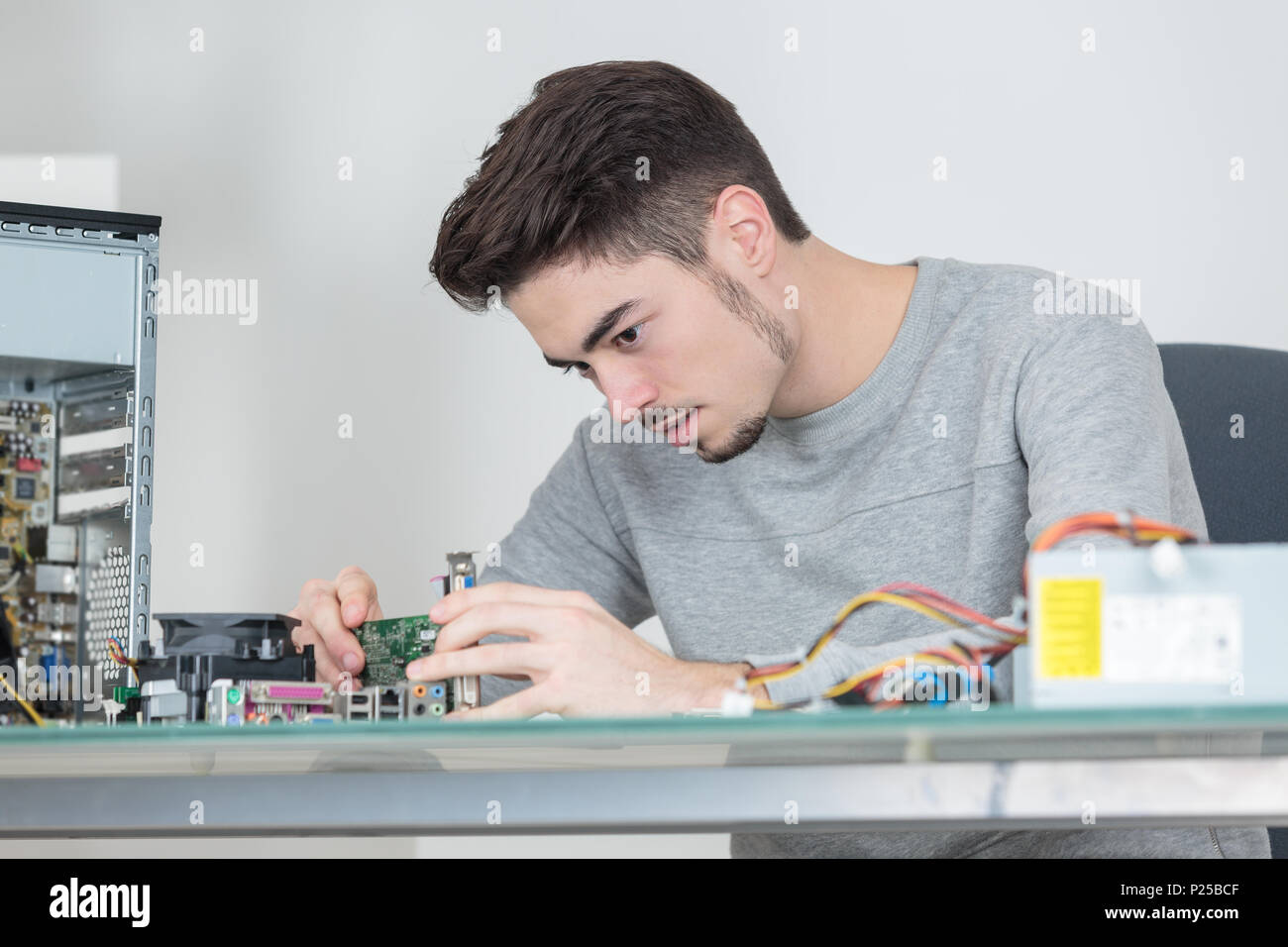 How electric circuits work hi-res stock photography and images - Alamy