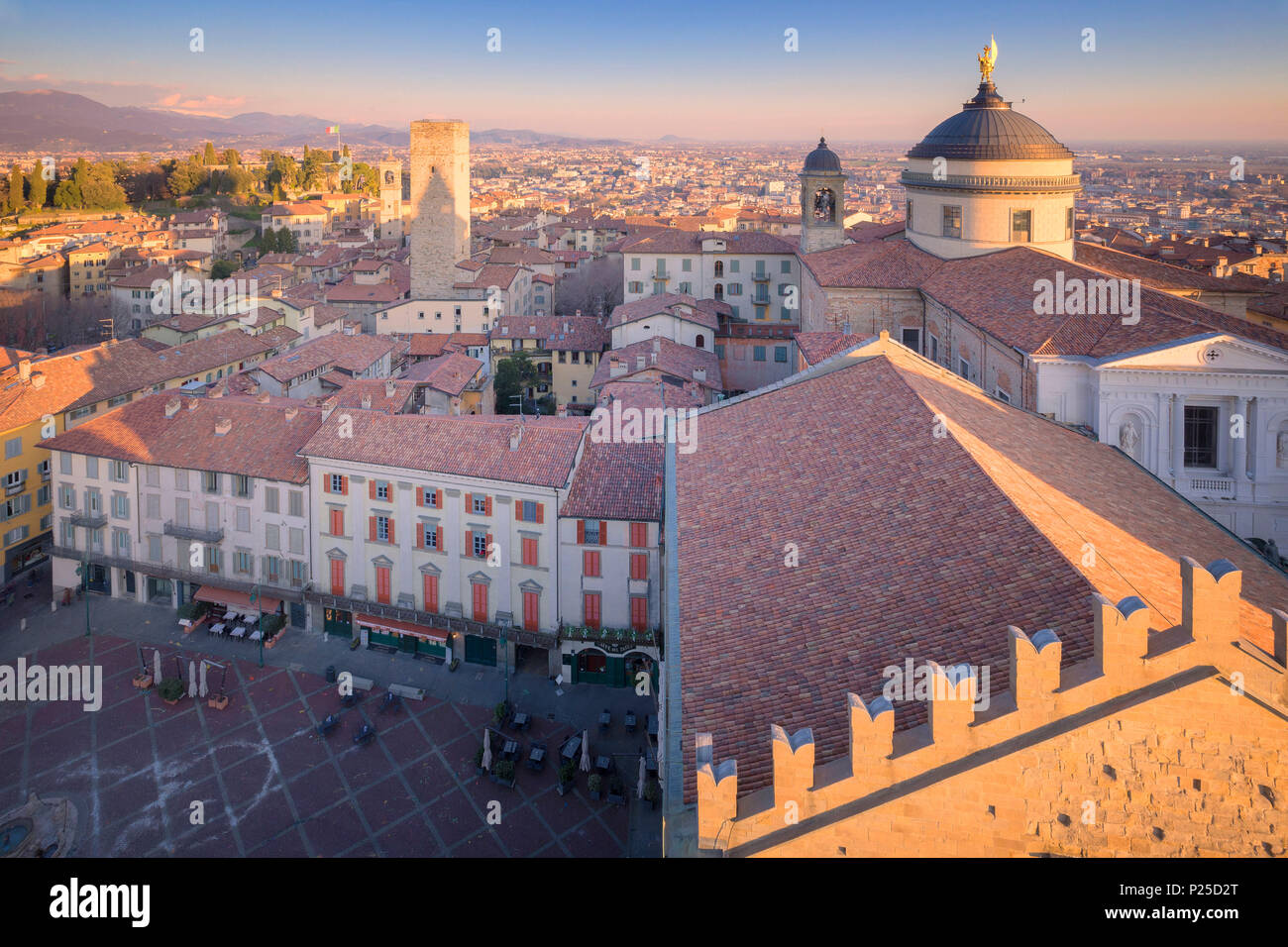 Piazza duomo bergamo italy hi-res stock photography and images - Alamy
