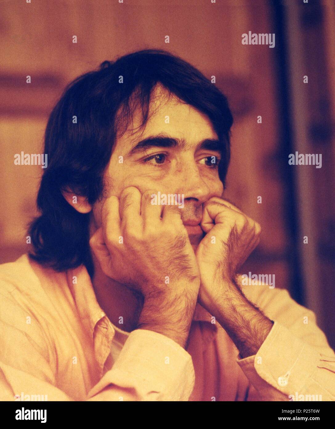 Joan manuel serrat 1979 hi-res stock photography and images - Alamy