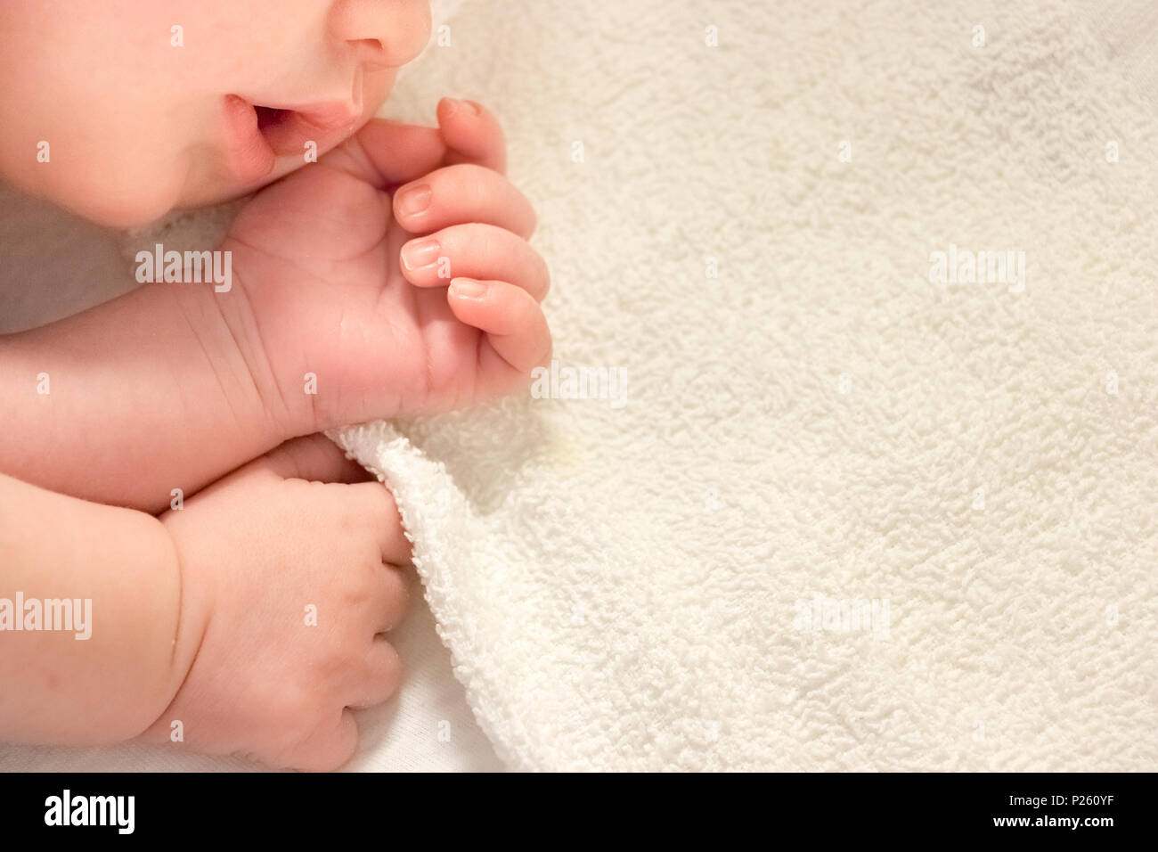 Newborn hands hi-res stock photography and images - Alamy