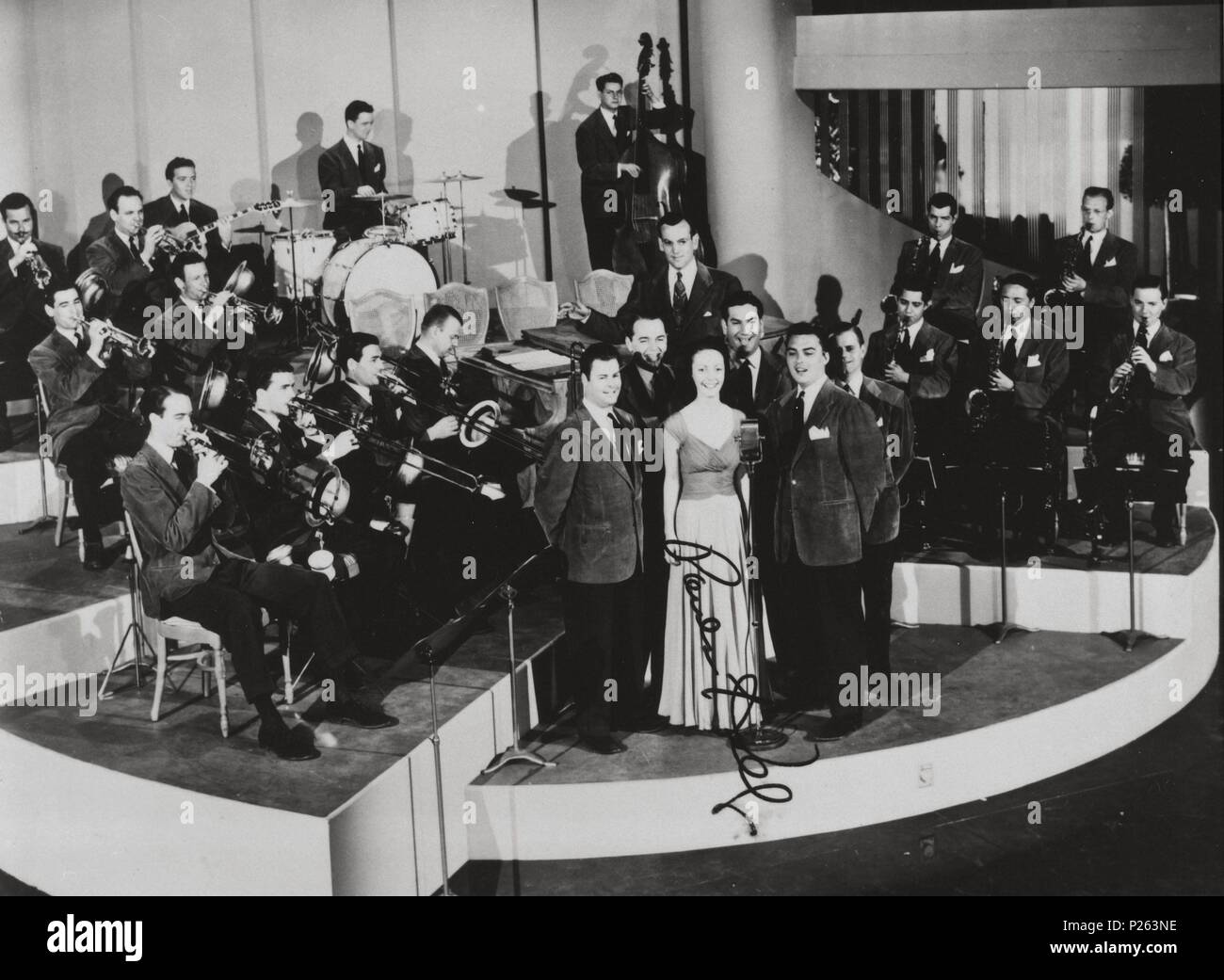 Glenn Miller with the Modernaires, 1941 Stock Photo - Alamy