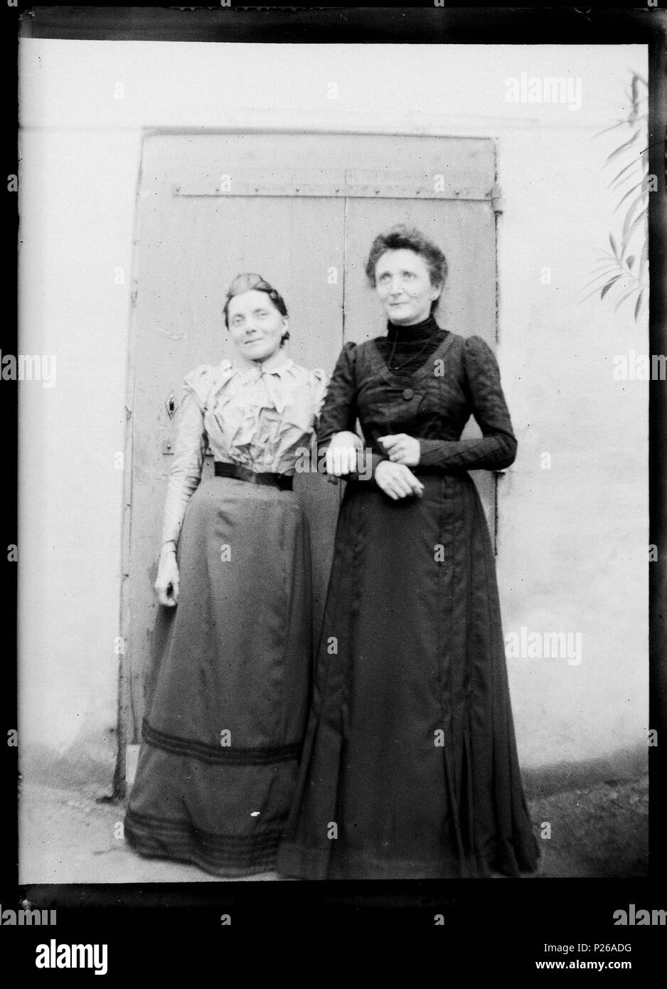 (Deux femmes) - Fonds Berthel Stock Photo - Alamy