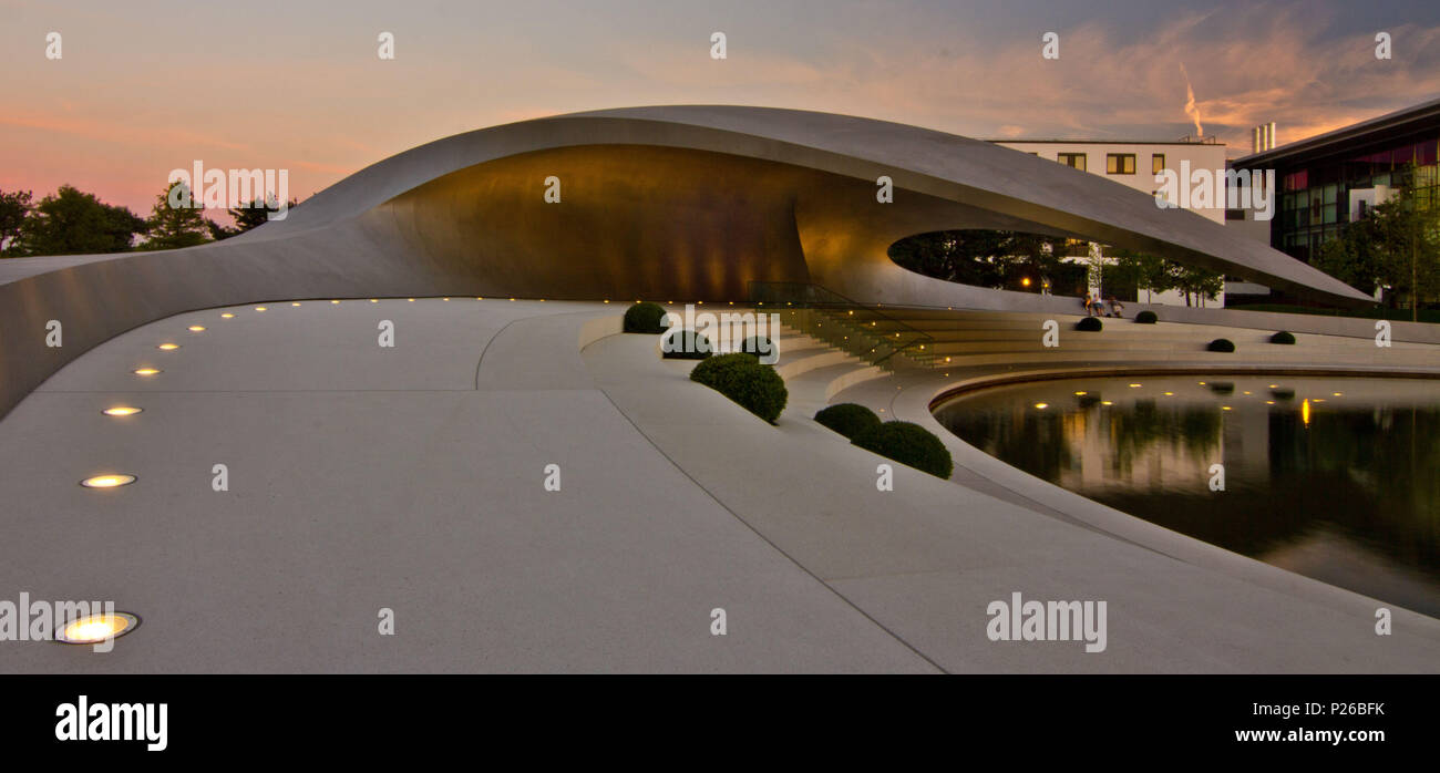 Wolfsburg, Autostadt (Automobile City), Porsche pavilion, architecture ...