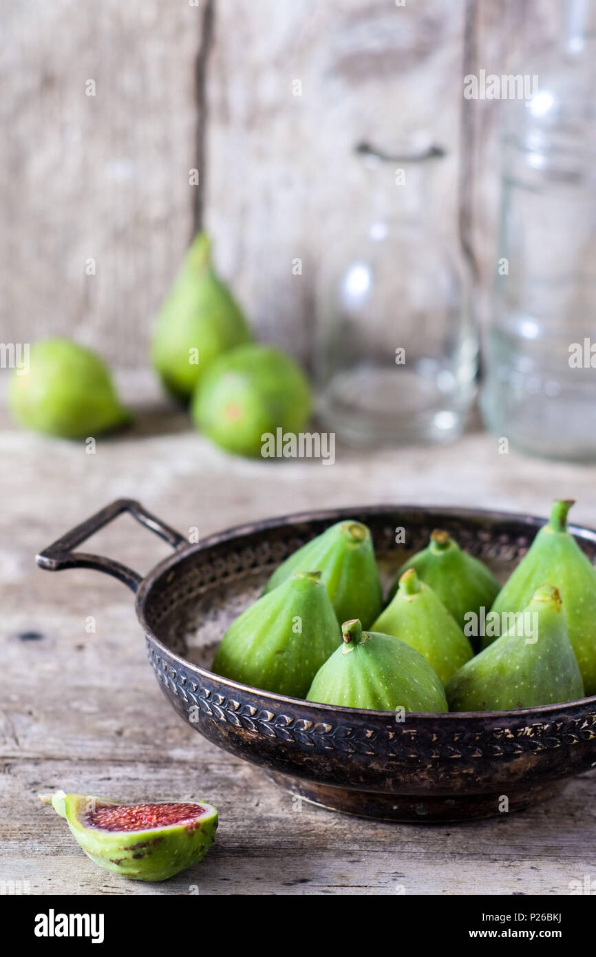 Rustic still life with fresh green figs on wood Stock Photo - Alamy