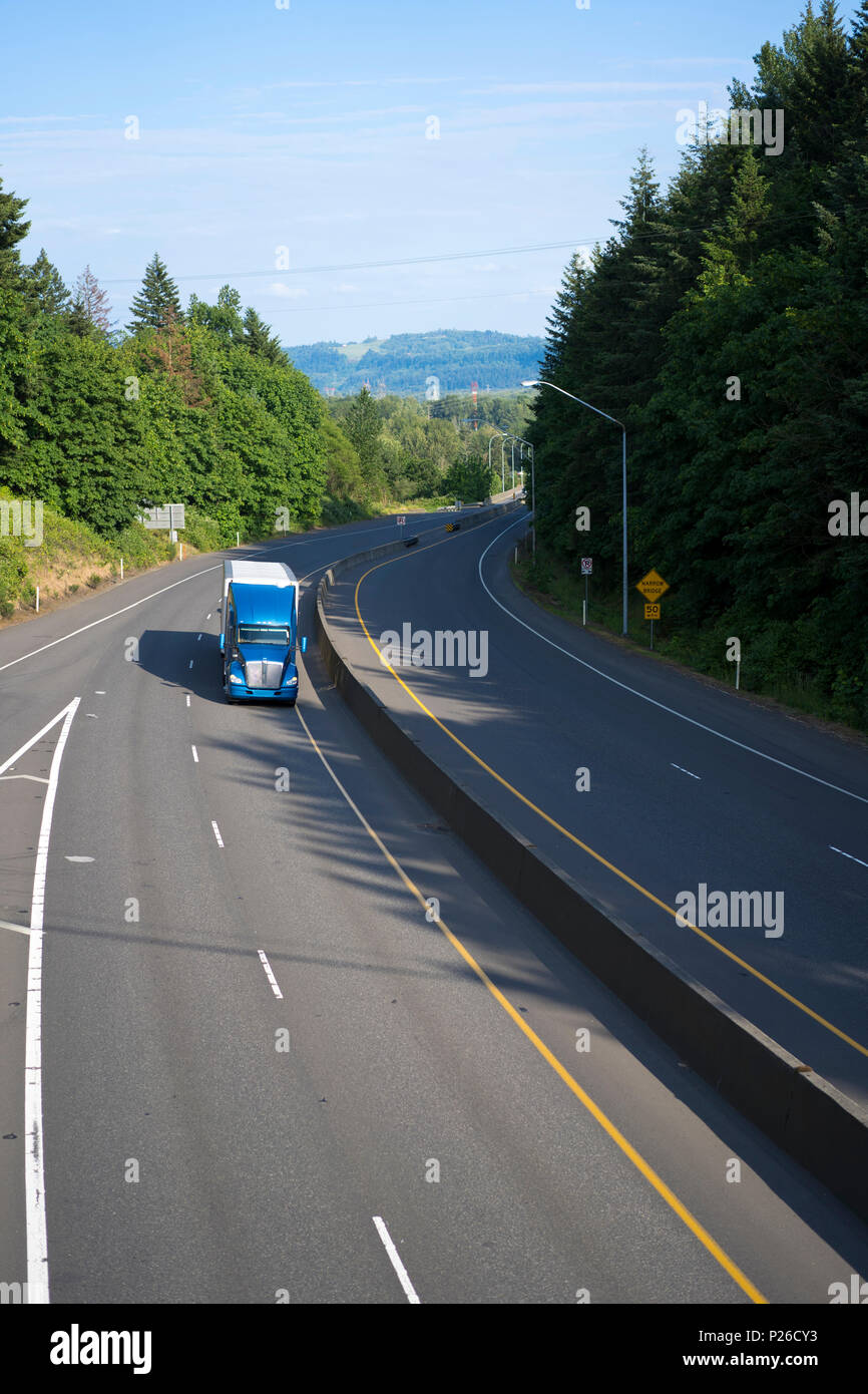 Shoulder of freeway hi-res stock photography and images - Alamy