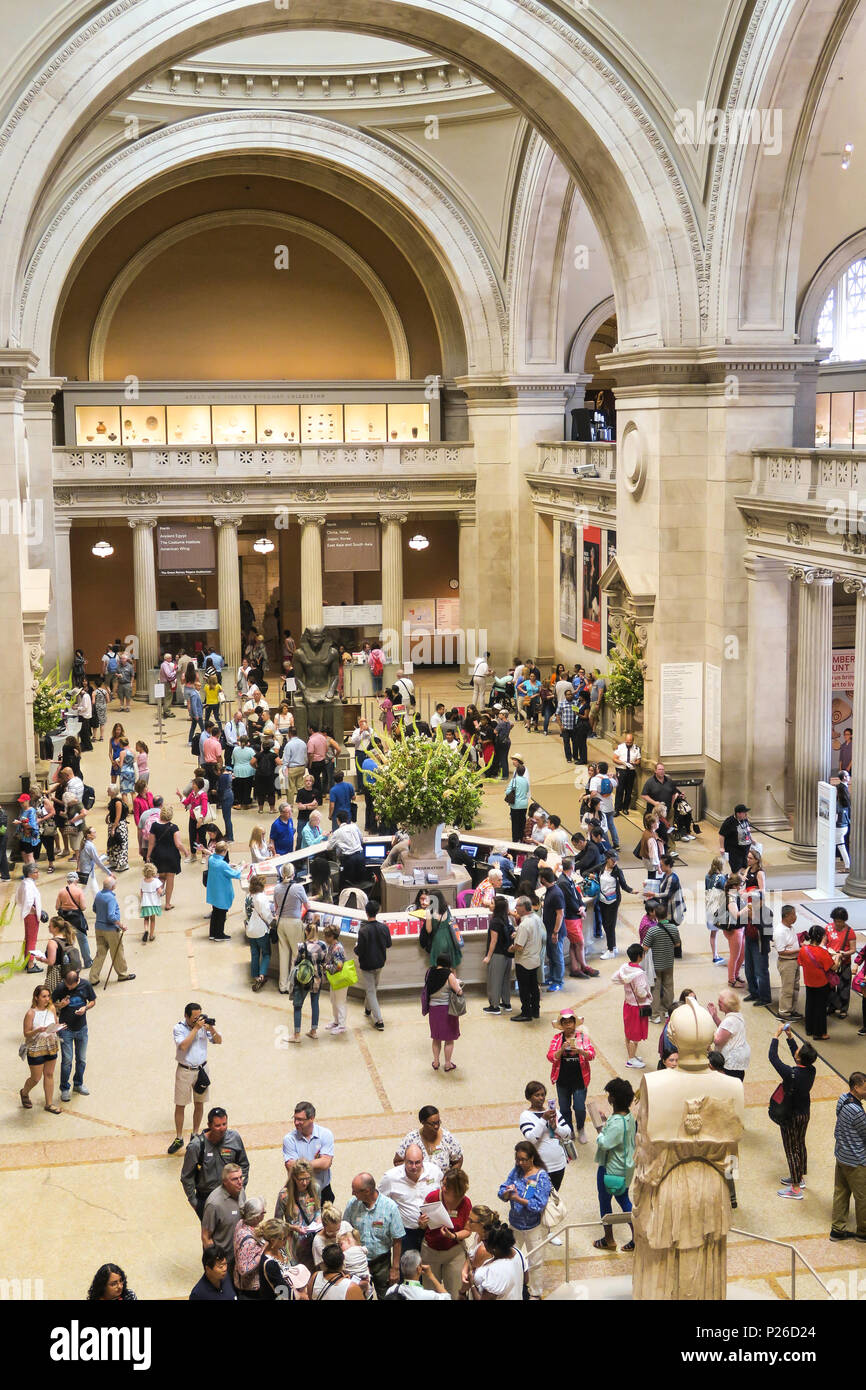 The Metropolitan Museum of Art, The Great Hall, NYC Stock Photo - Alamy