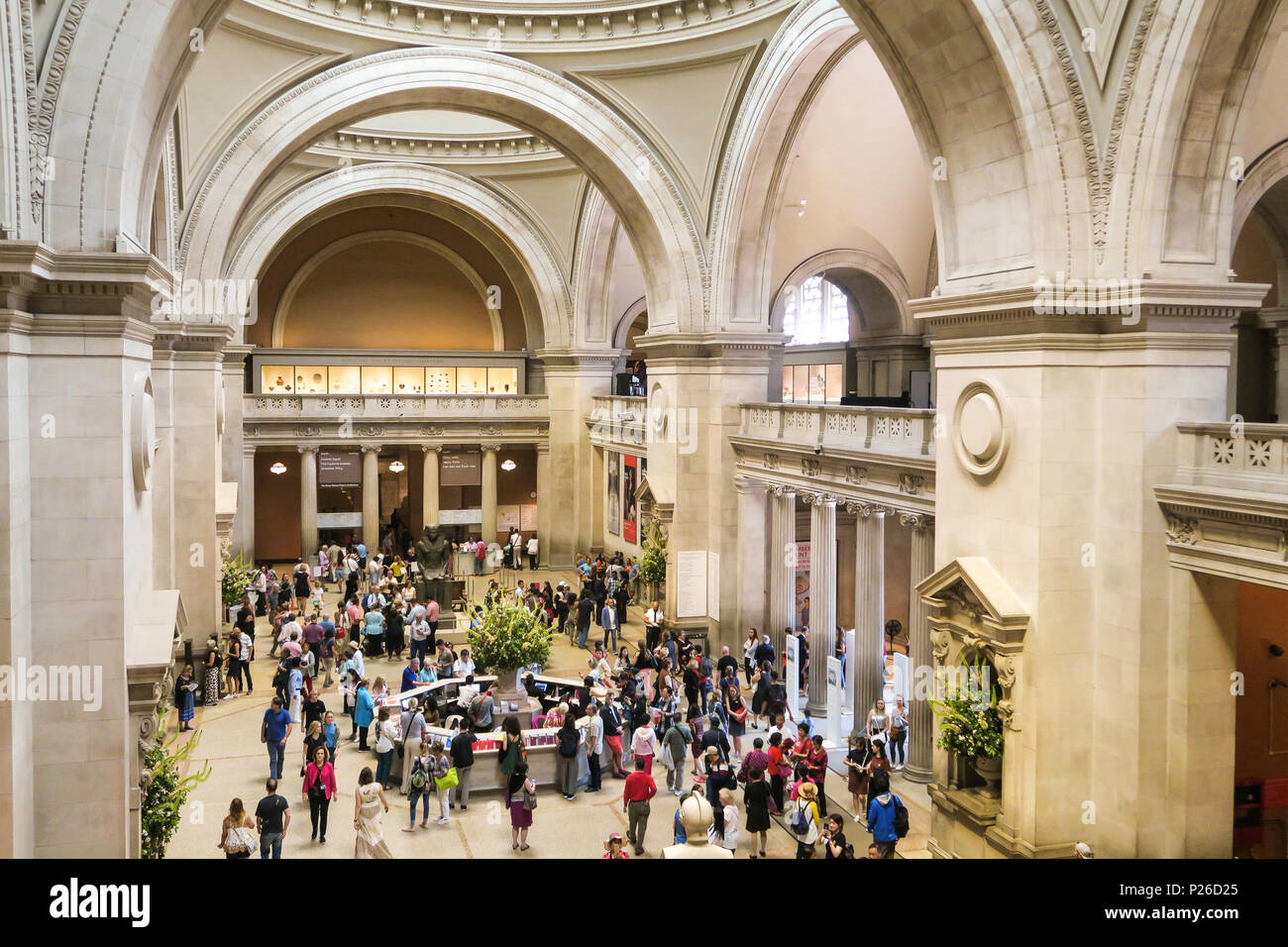 The Metropolitan Museum of Art, The Great Hall, NYC Stock Photo - Alamy