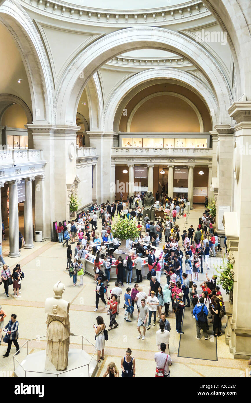 The Metropolitan Museum of Art, The Great Hall, NYC Stock Photo - Alamy