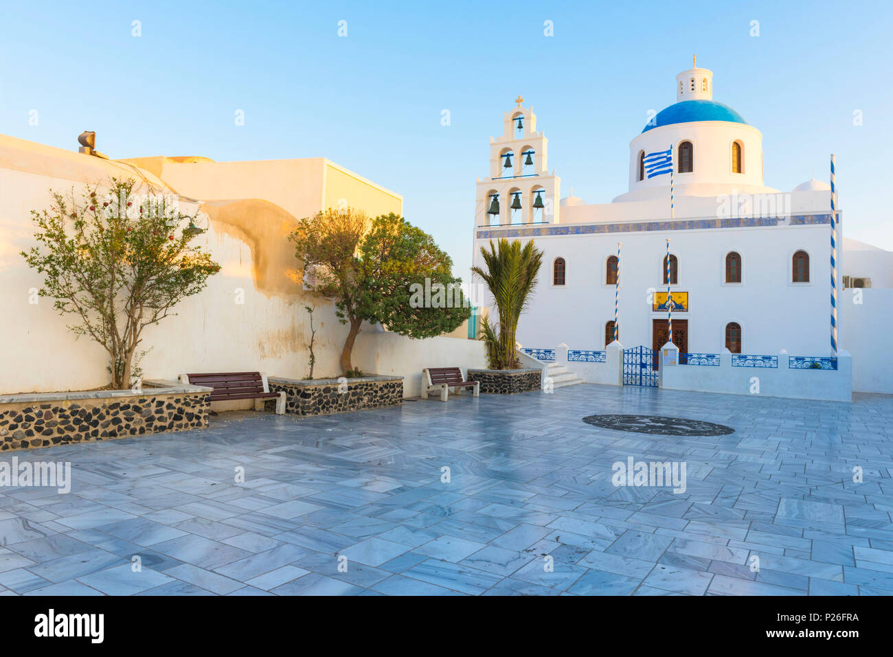 Oia, Santorini, Cyclades, Greece Central square of Oia Stock Photo - Alamy