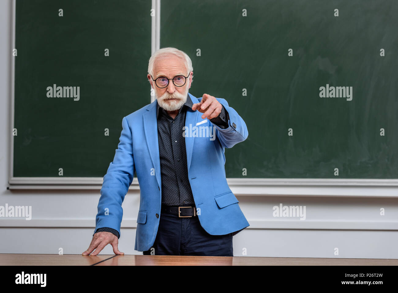 Lecturer pointing something hi-res stock photography and images - Alamy
