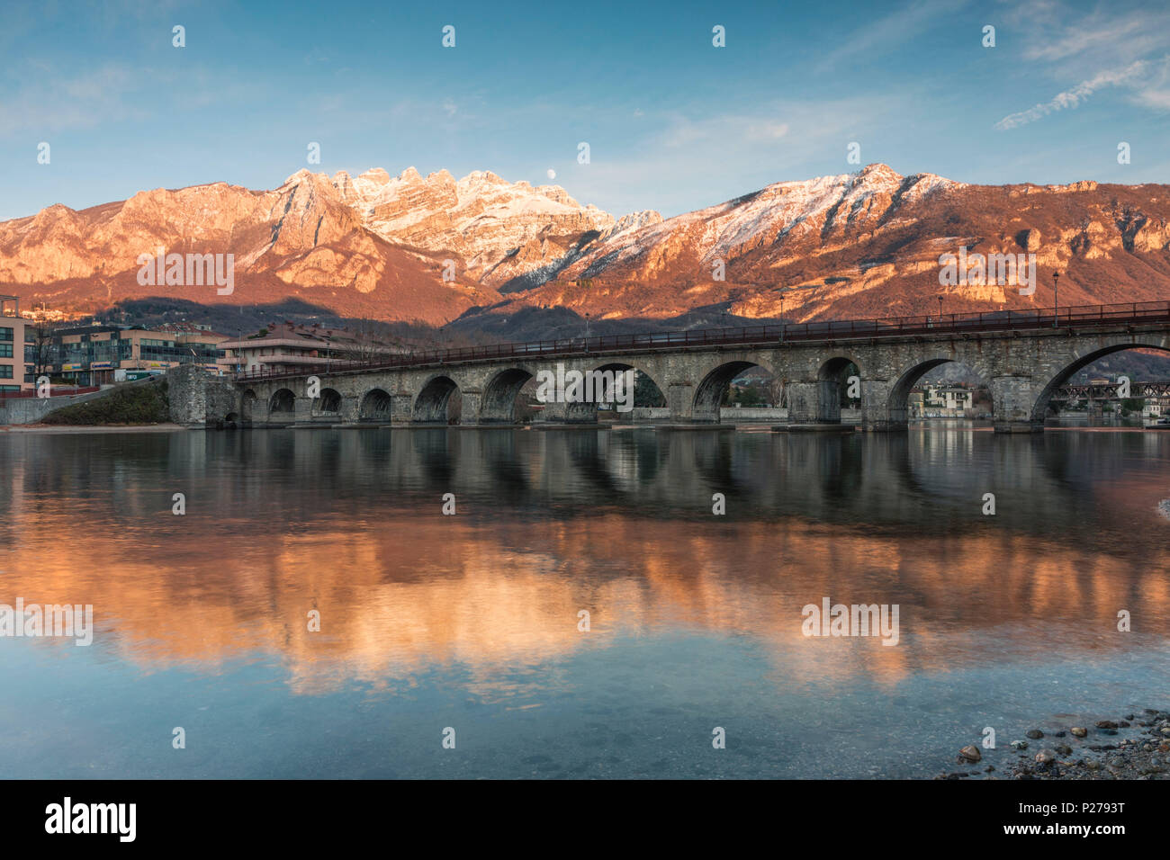 Moon bridge italy hi-res stock photography and images - Alamy