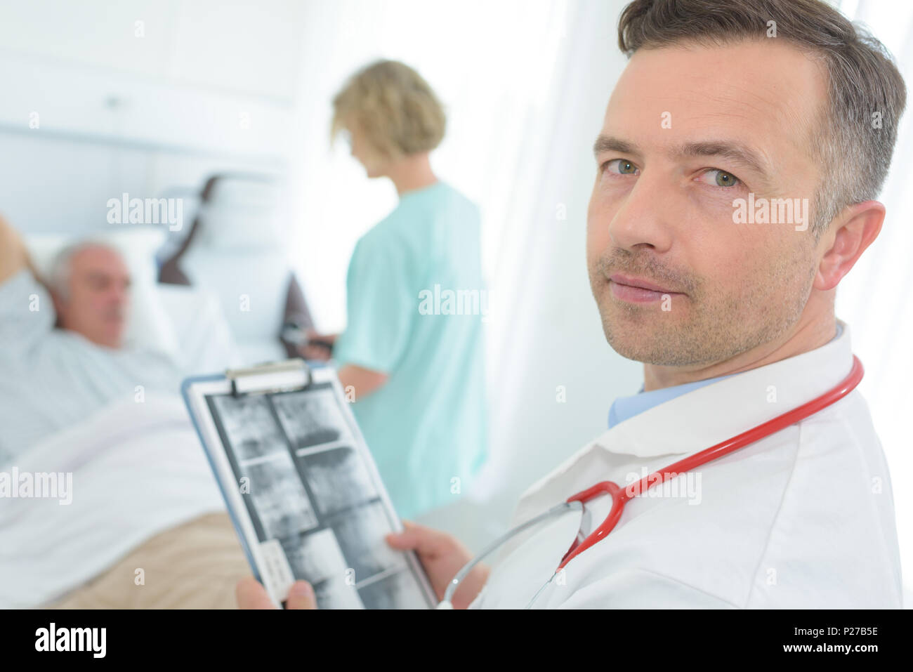 hospital doctor holding patients x-ray film Stock Photo - Alamy